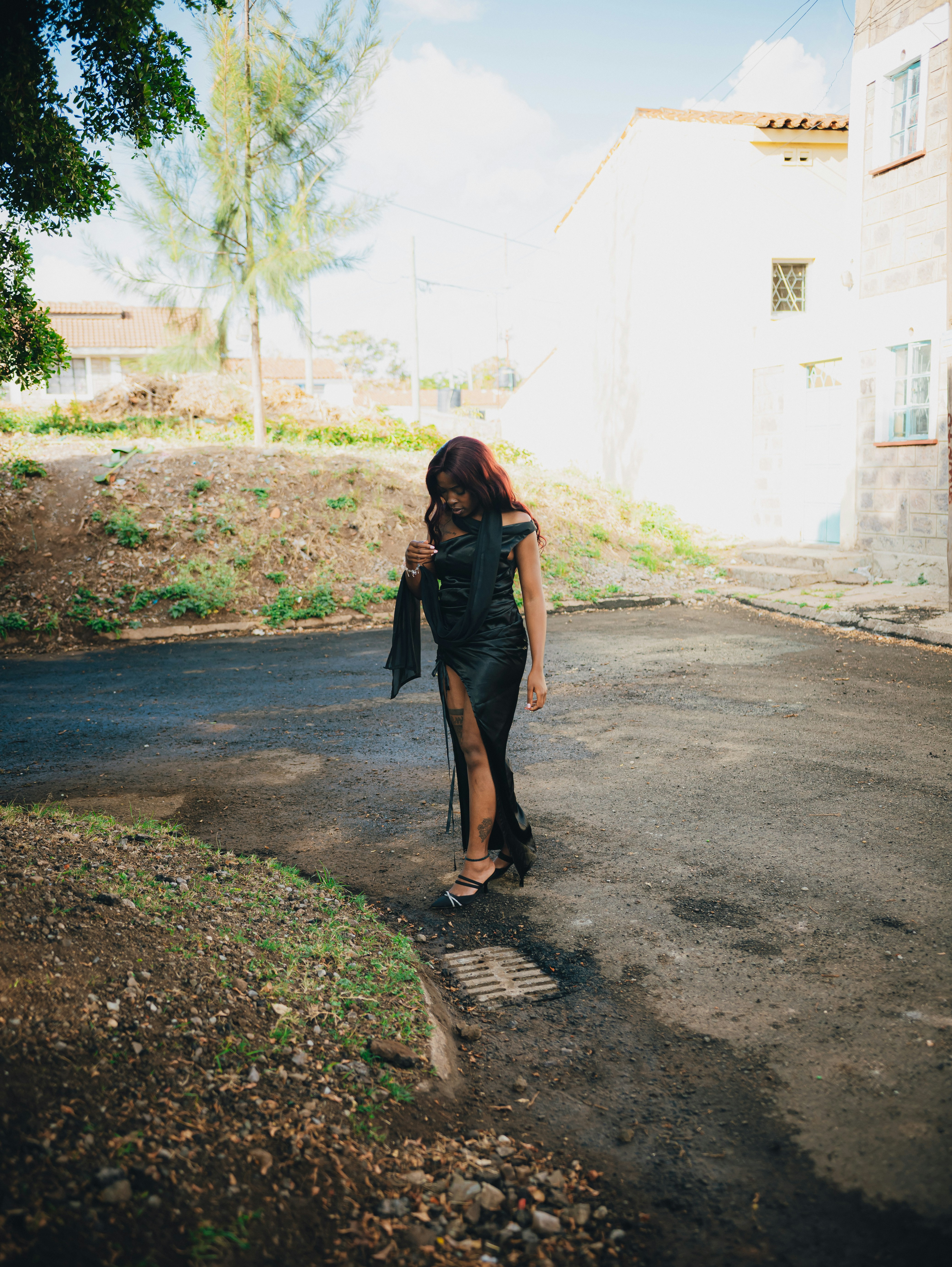 Mid-Garage Walk: A Woman in Black Arrives at the Quiet Street