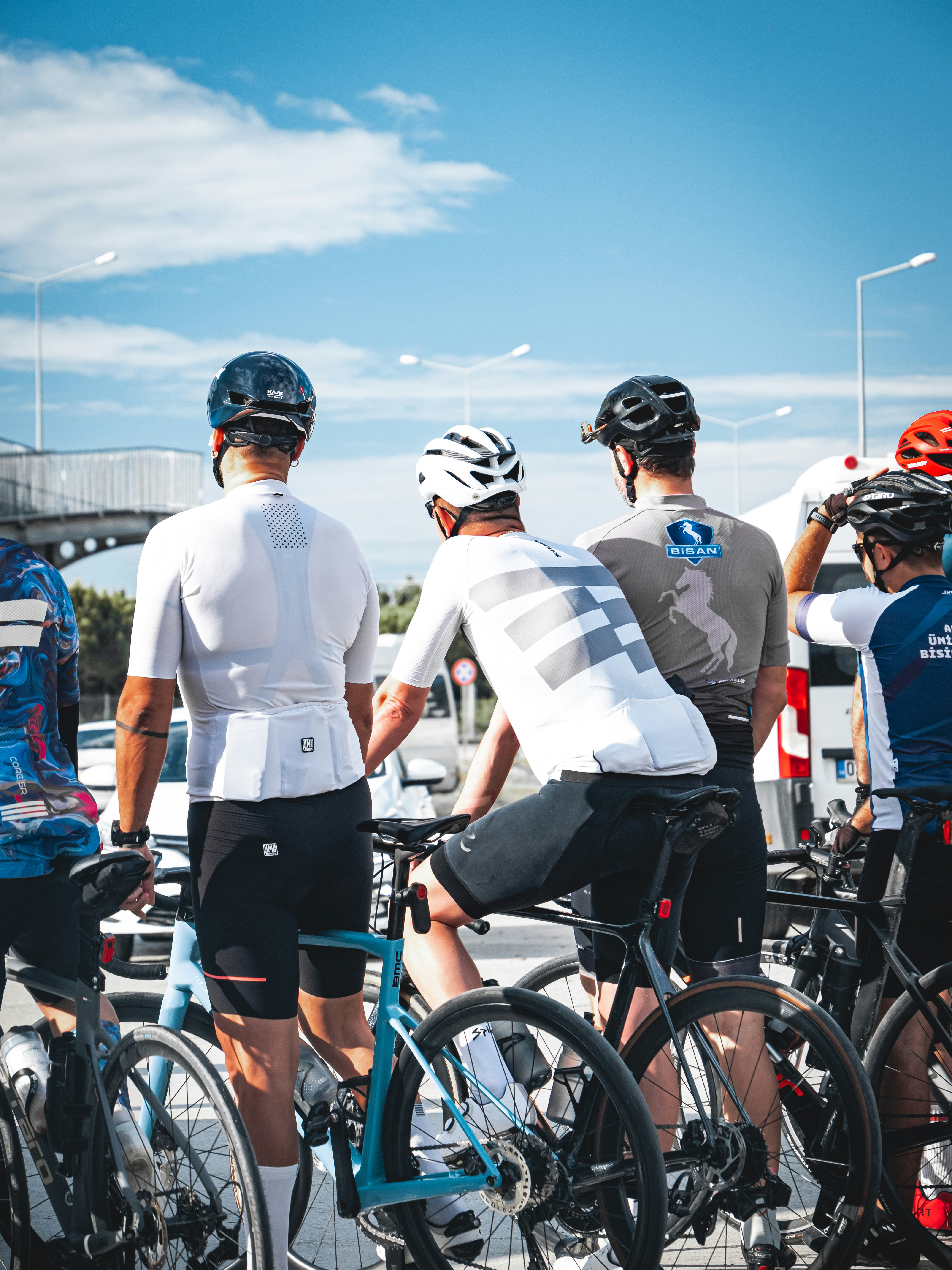 Cyclists Assemble: Focus on the Front-Runners at the Starting Line