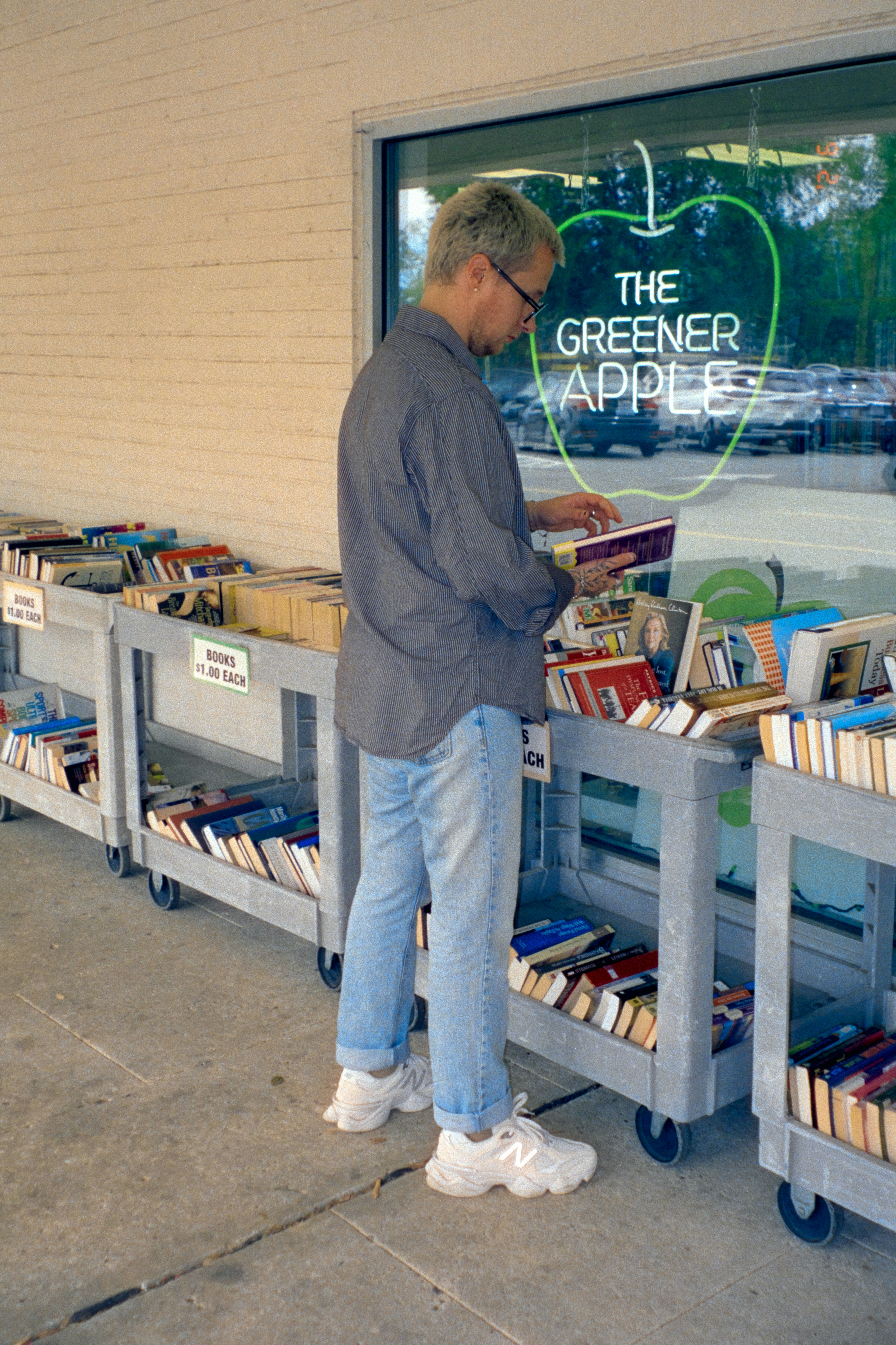 Over-the-Shoulder Browsing at The Greener Apple