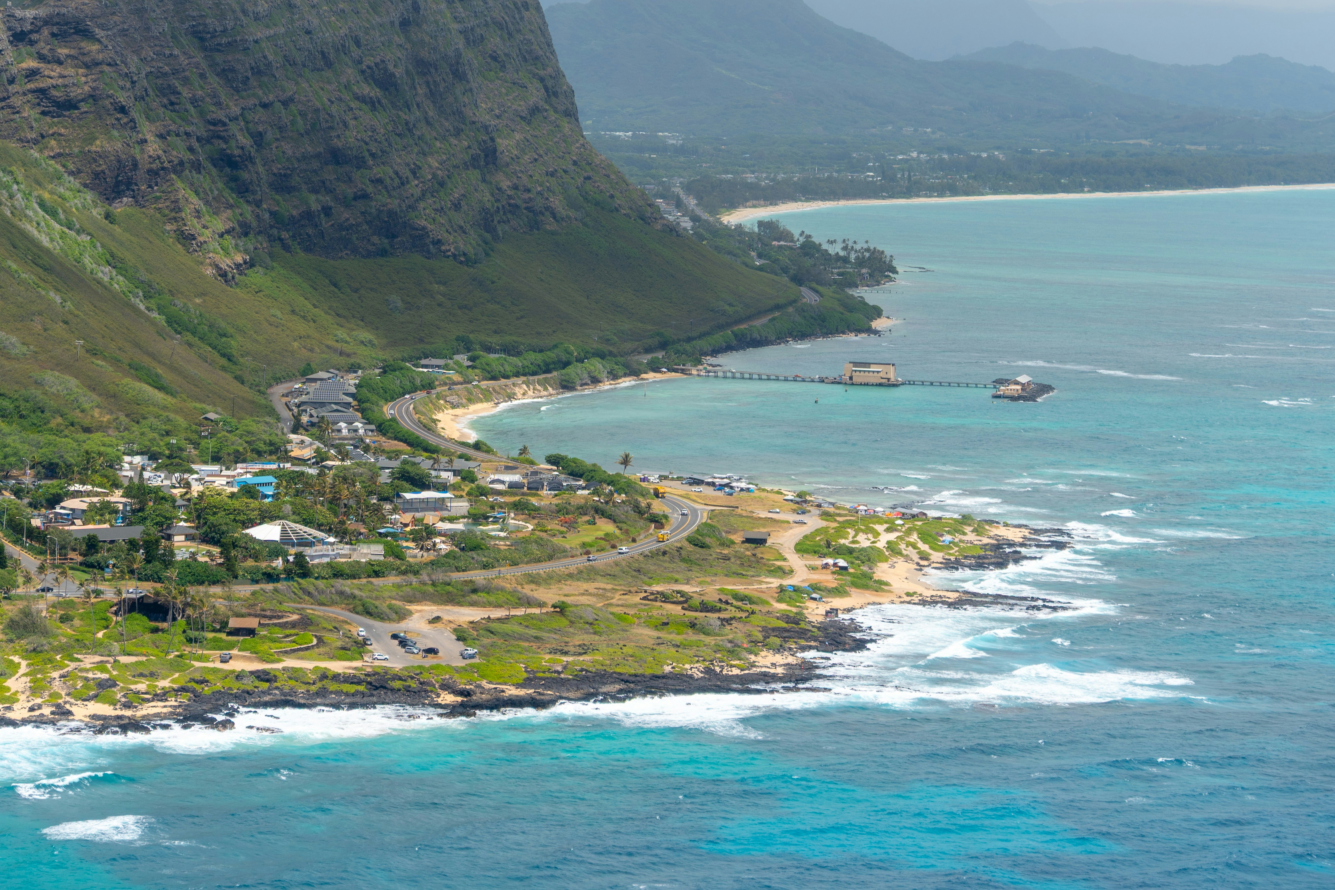 Turquoise Cove Beside the Ledge-strewn Coast
