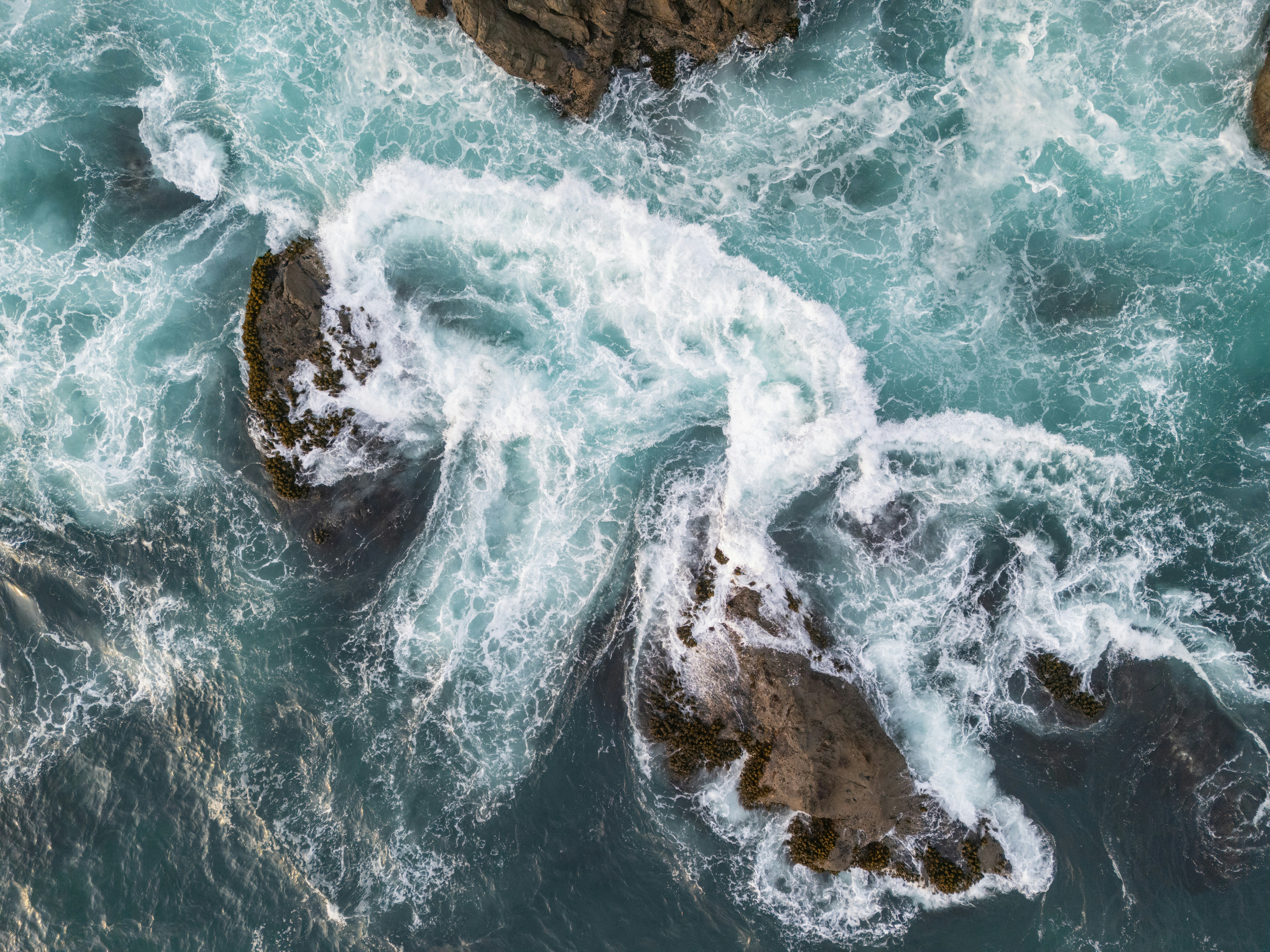 Whirlpool Currents Amid Oceanic Granite