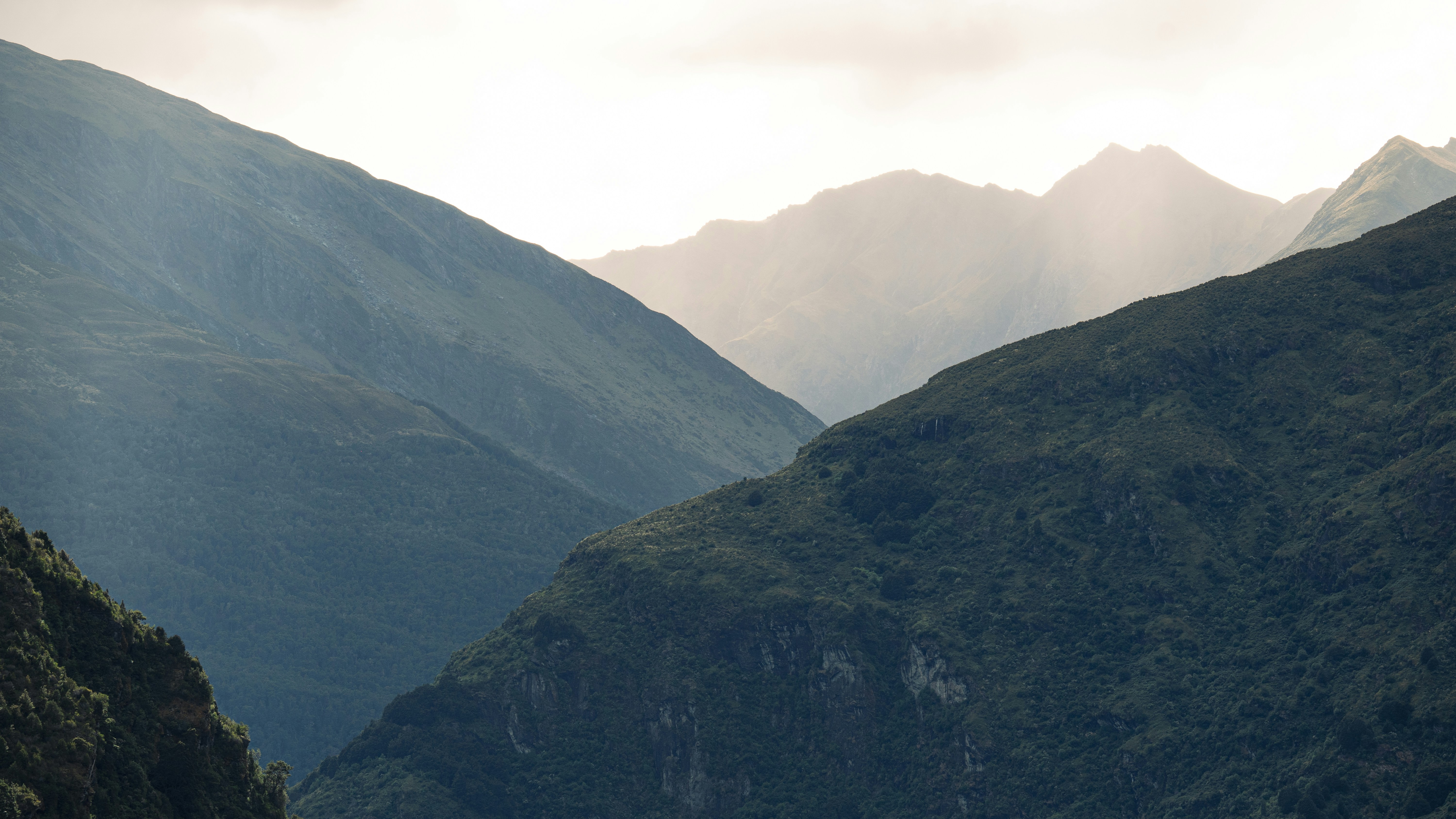 Echoes of the Valley: A Quiet Traverse Through Morning Mists