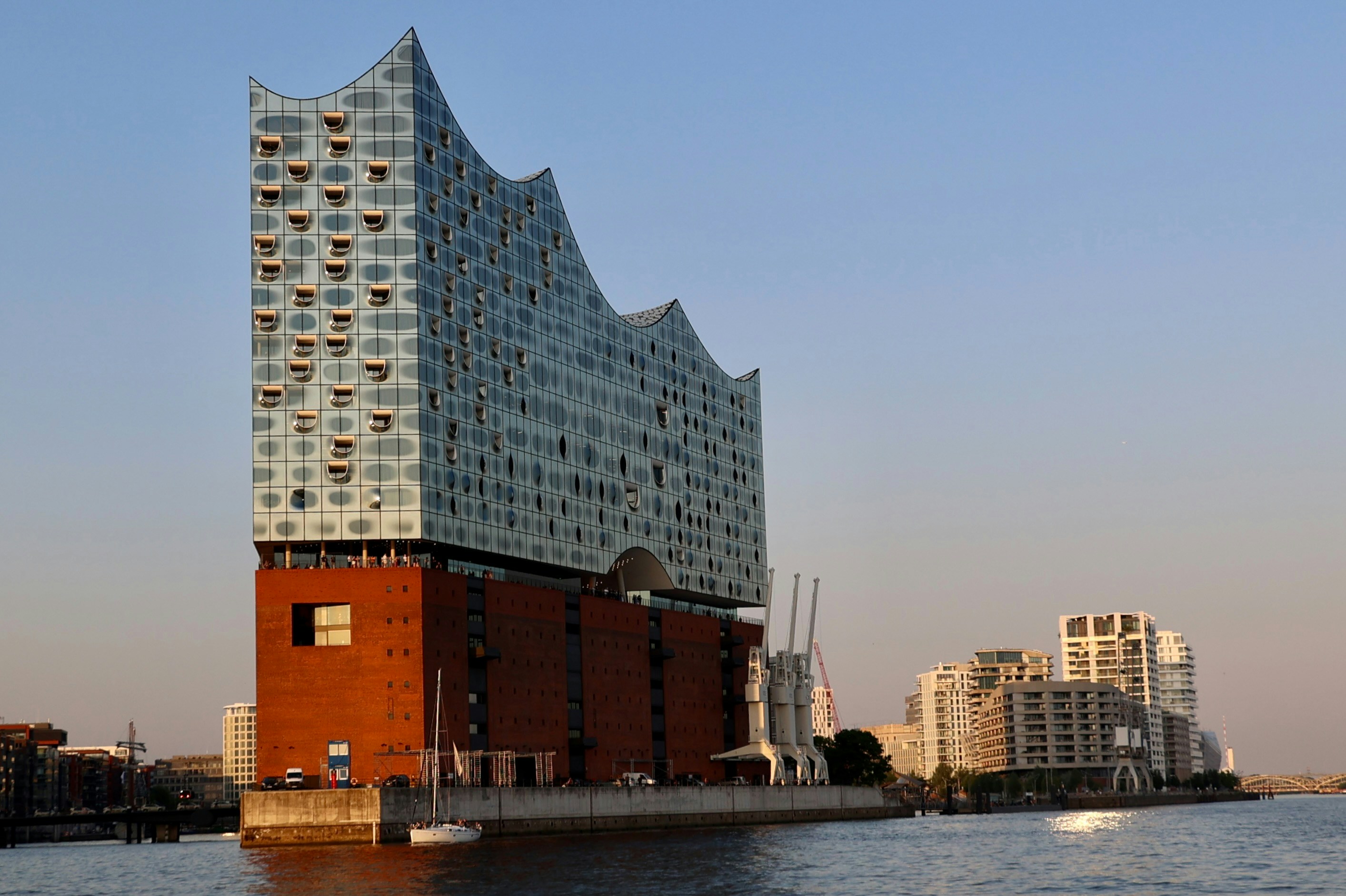 Harborfront Glasswave: Architecture Reshaping the Skyline