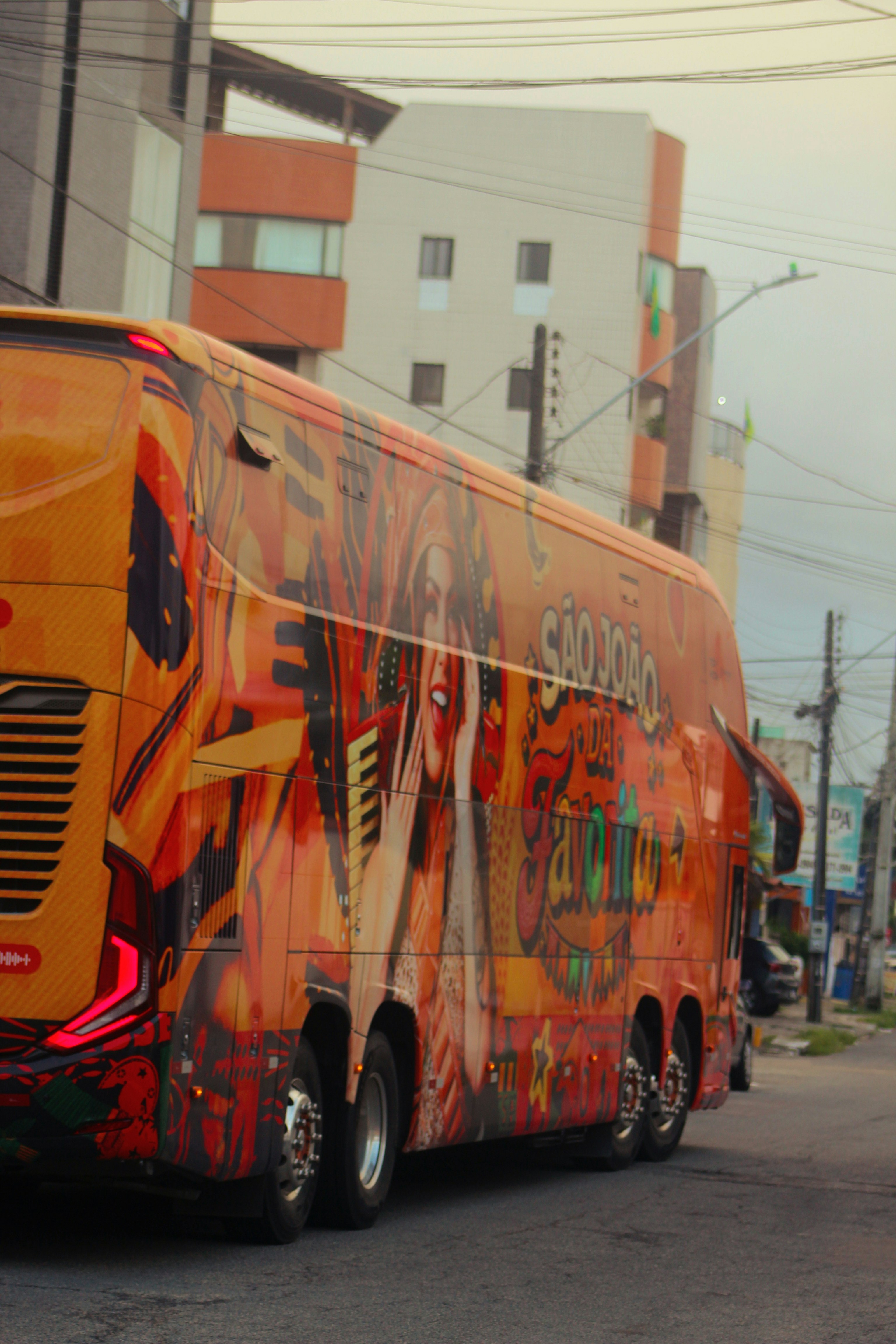 Vibrant Graphics Caravane: A City Bus as a Moving Mural