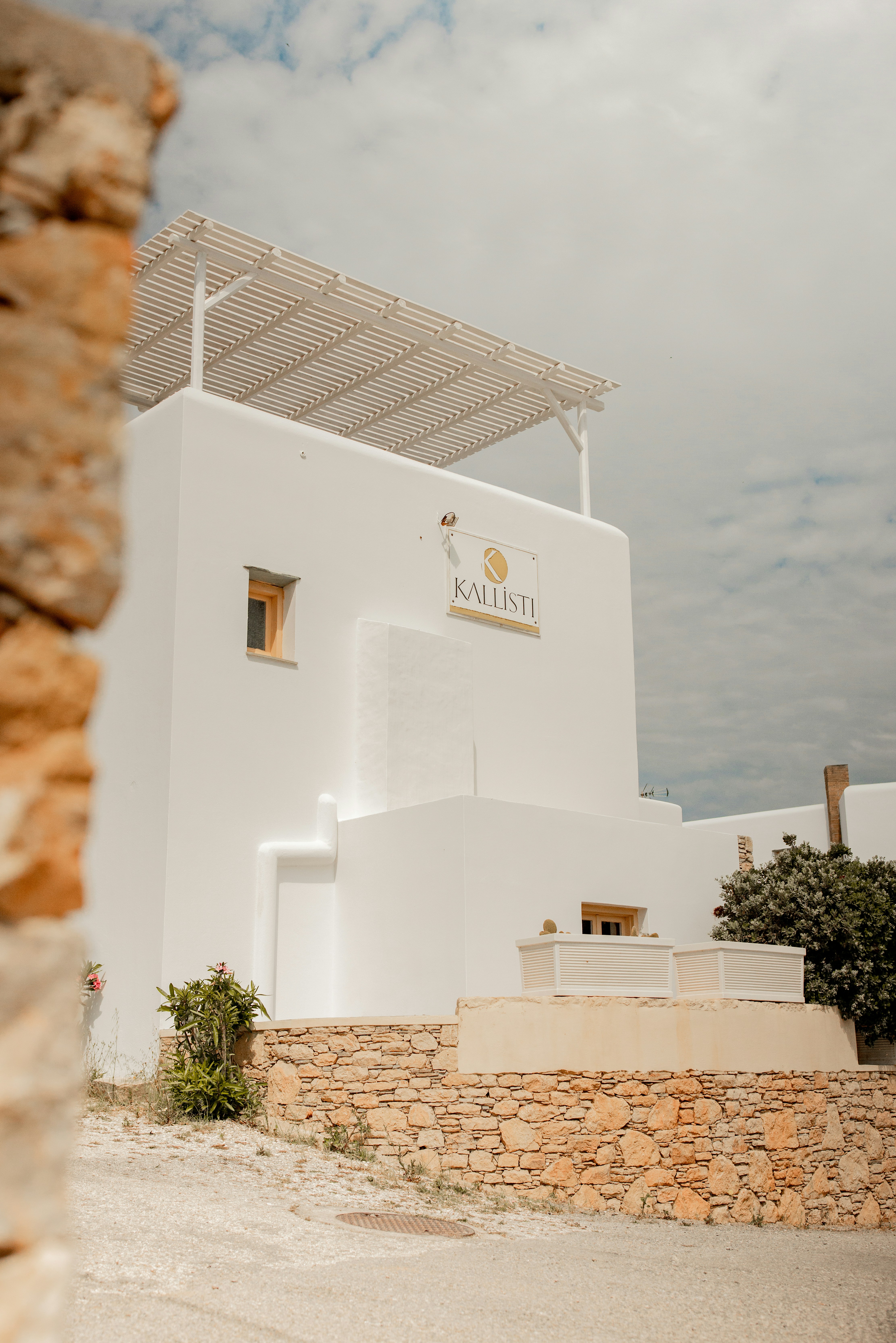 Whitewashed Mediterranean Structure Under a Sunlit Sky