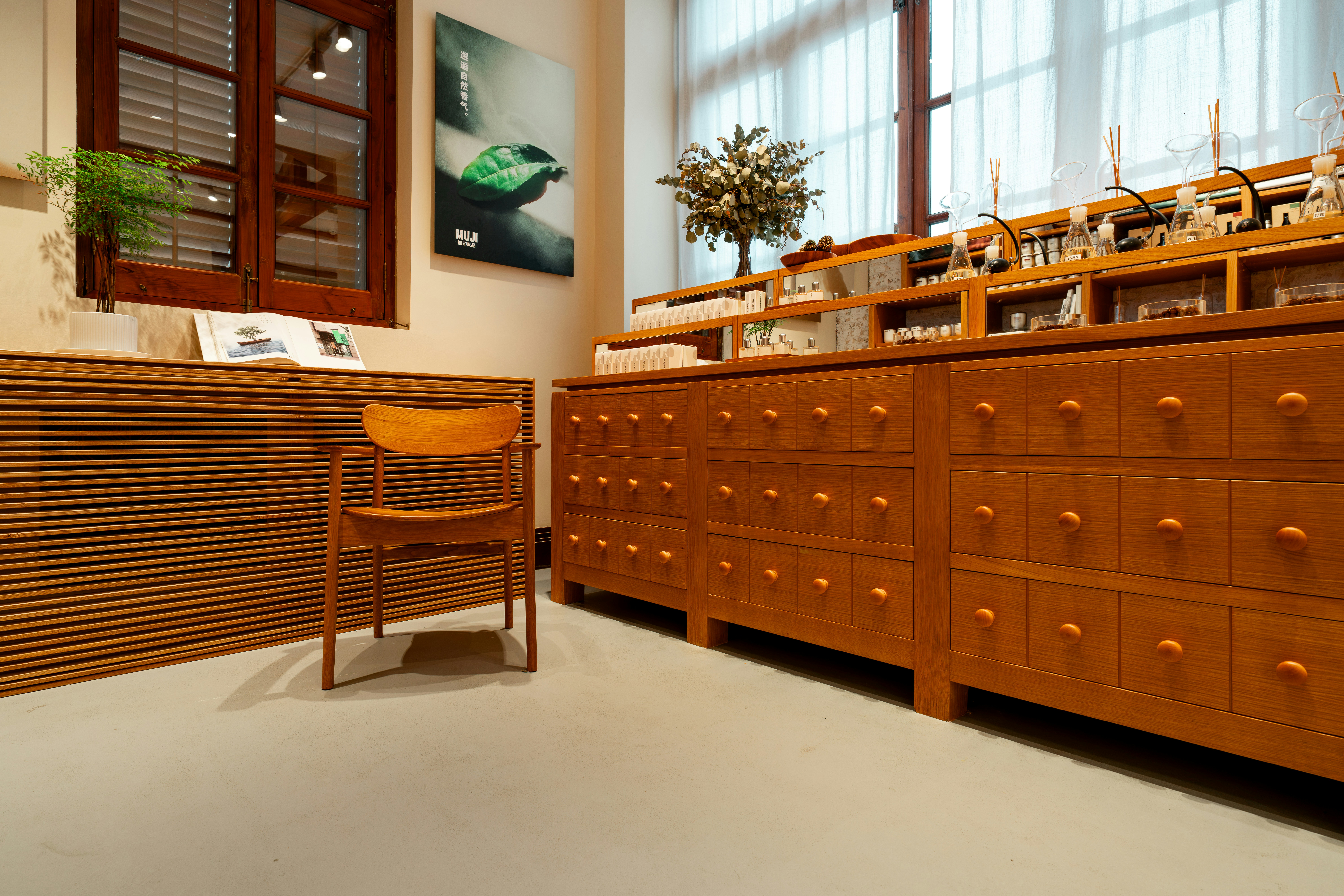 Mid-Century Cabinetry and Studio Chair in Warm Gallery Light