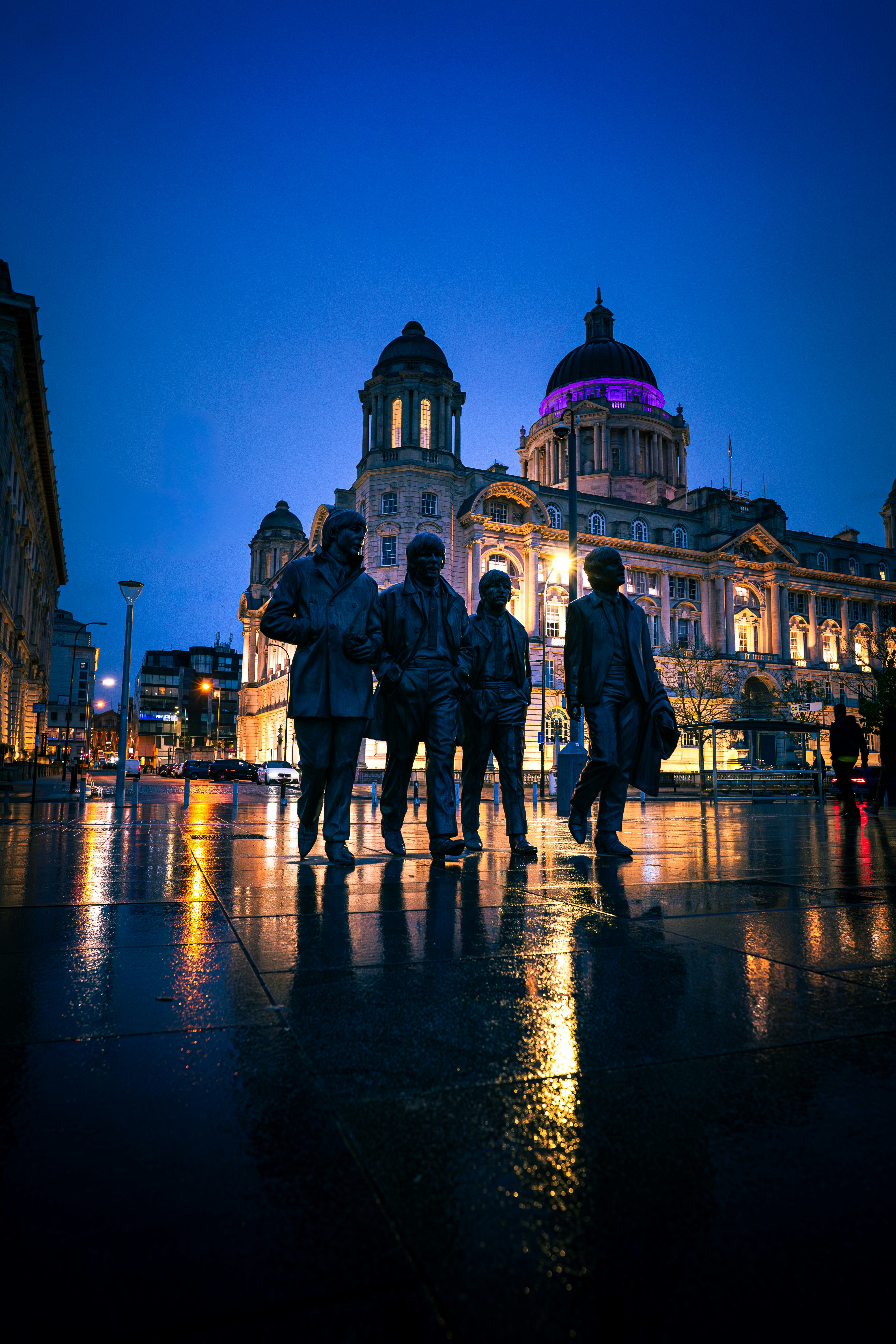 Night Rendezvous in Front of the Lanterned City Hall
