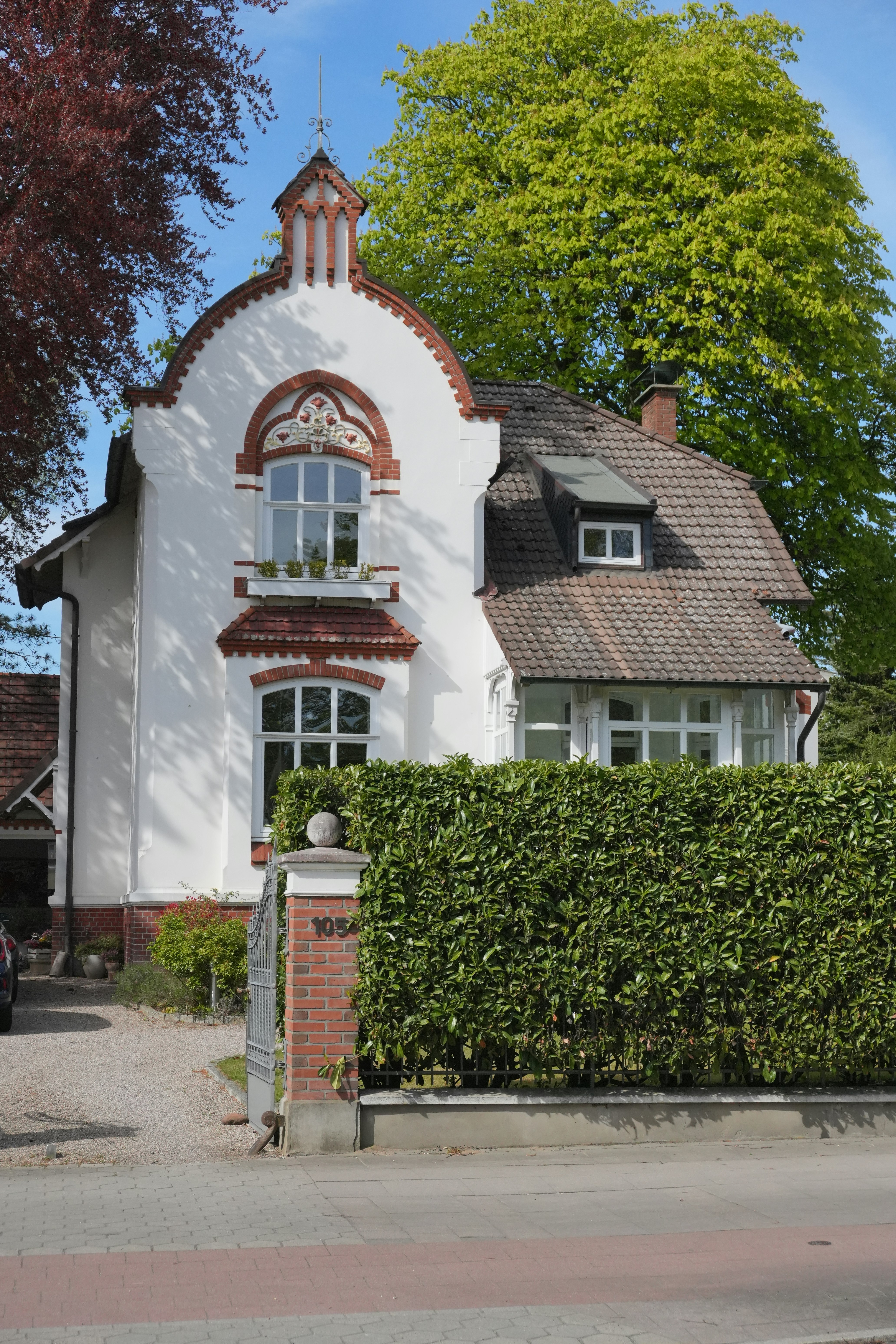 Heritage Fantasy: A White-Washed Villa Framed by Lush Greenery