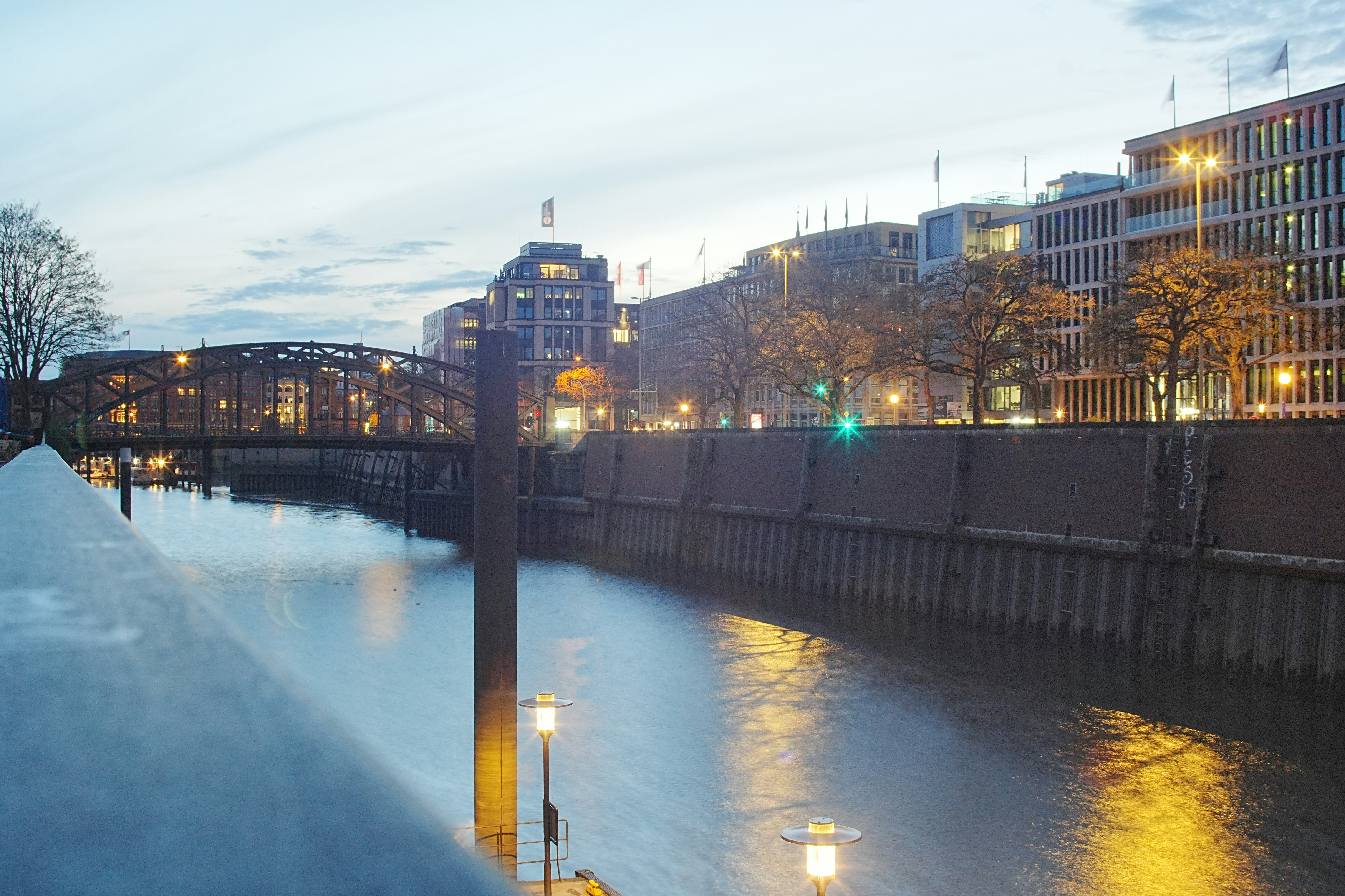 Evening Riverside: A Quiet Corridor of Light
