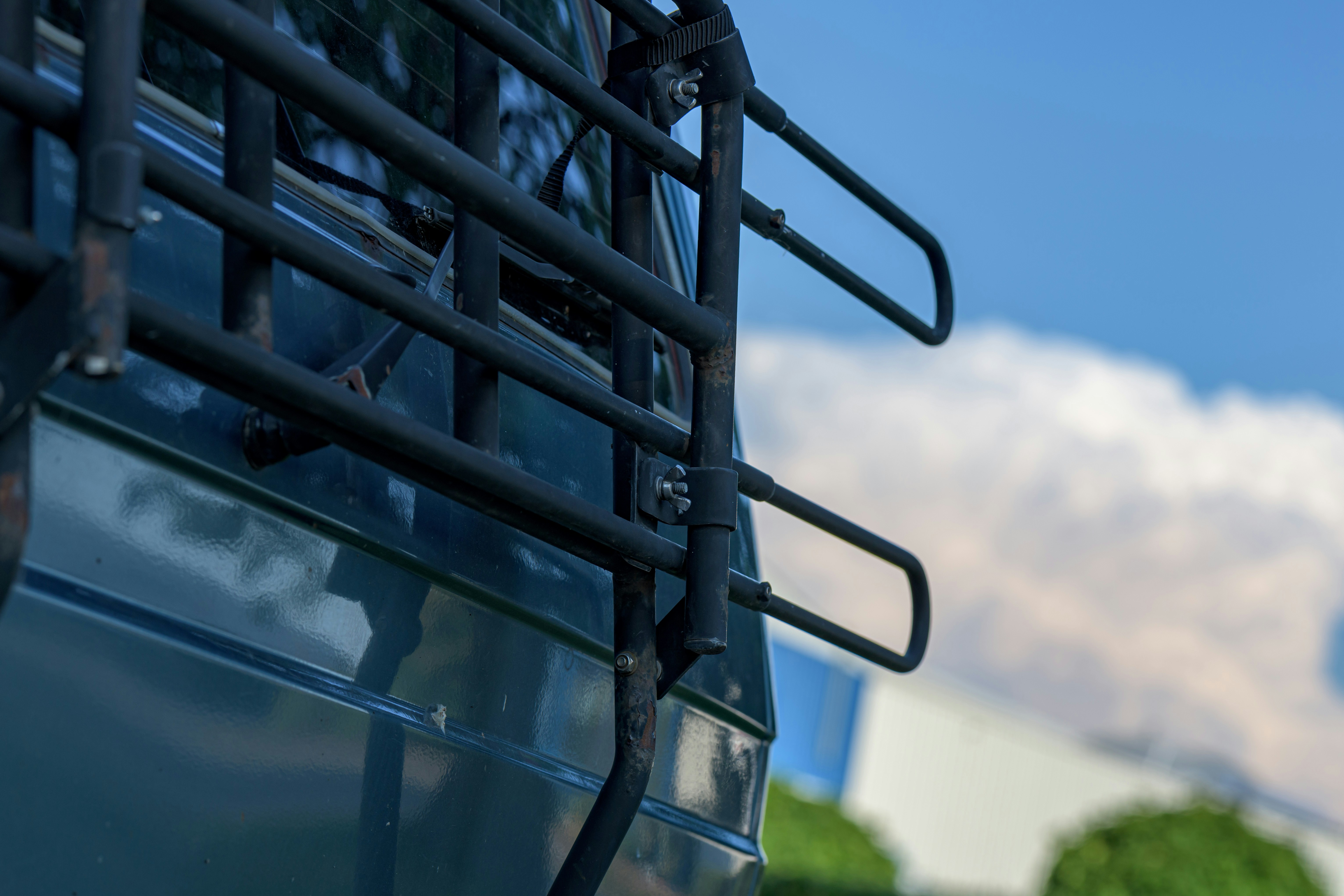 Metallic Grids and Vented Rails: Framing the Truckside Detail