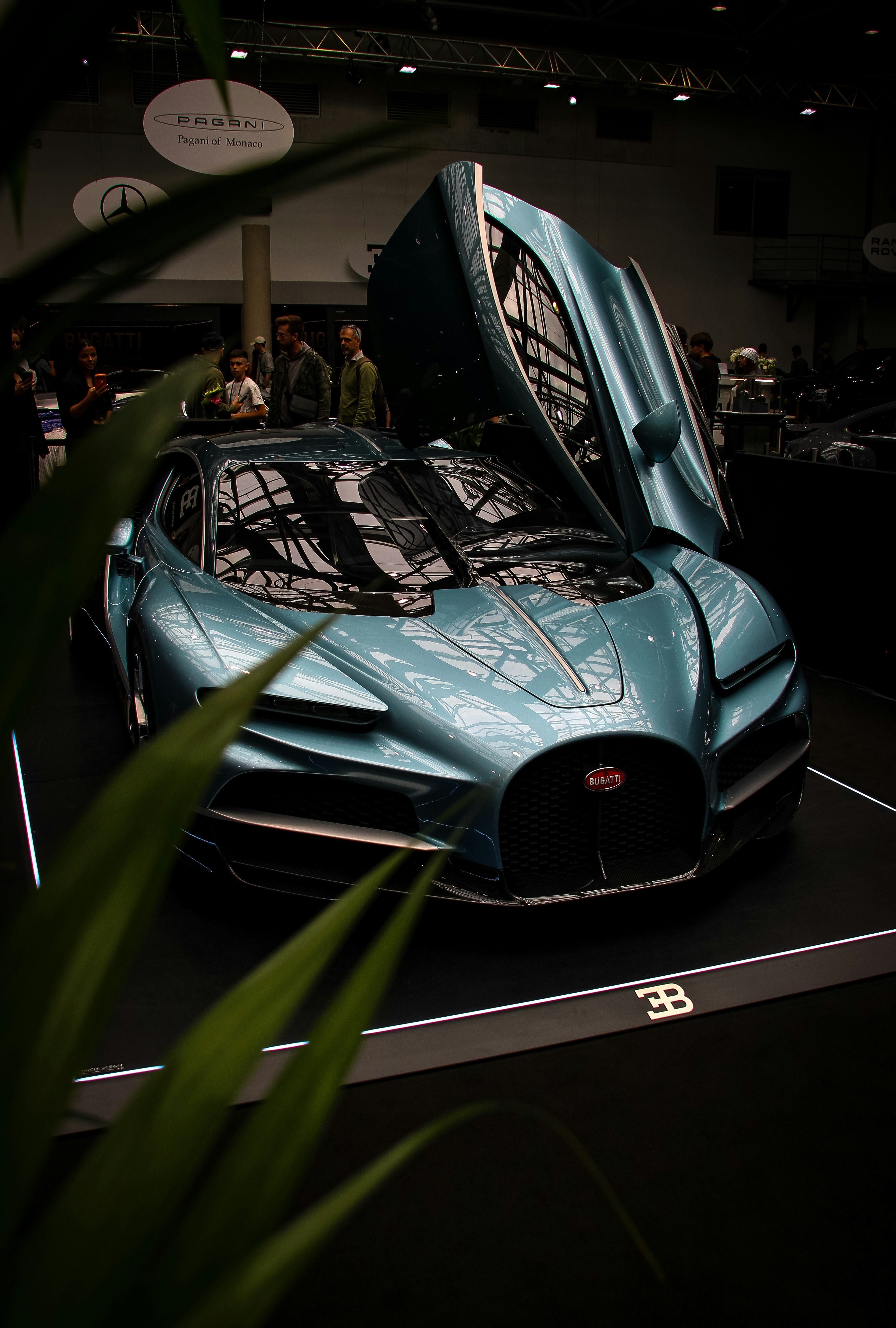Bugatti Chiron on Display: Daring Doors and Glacier Blue Contours