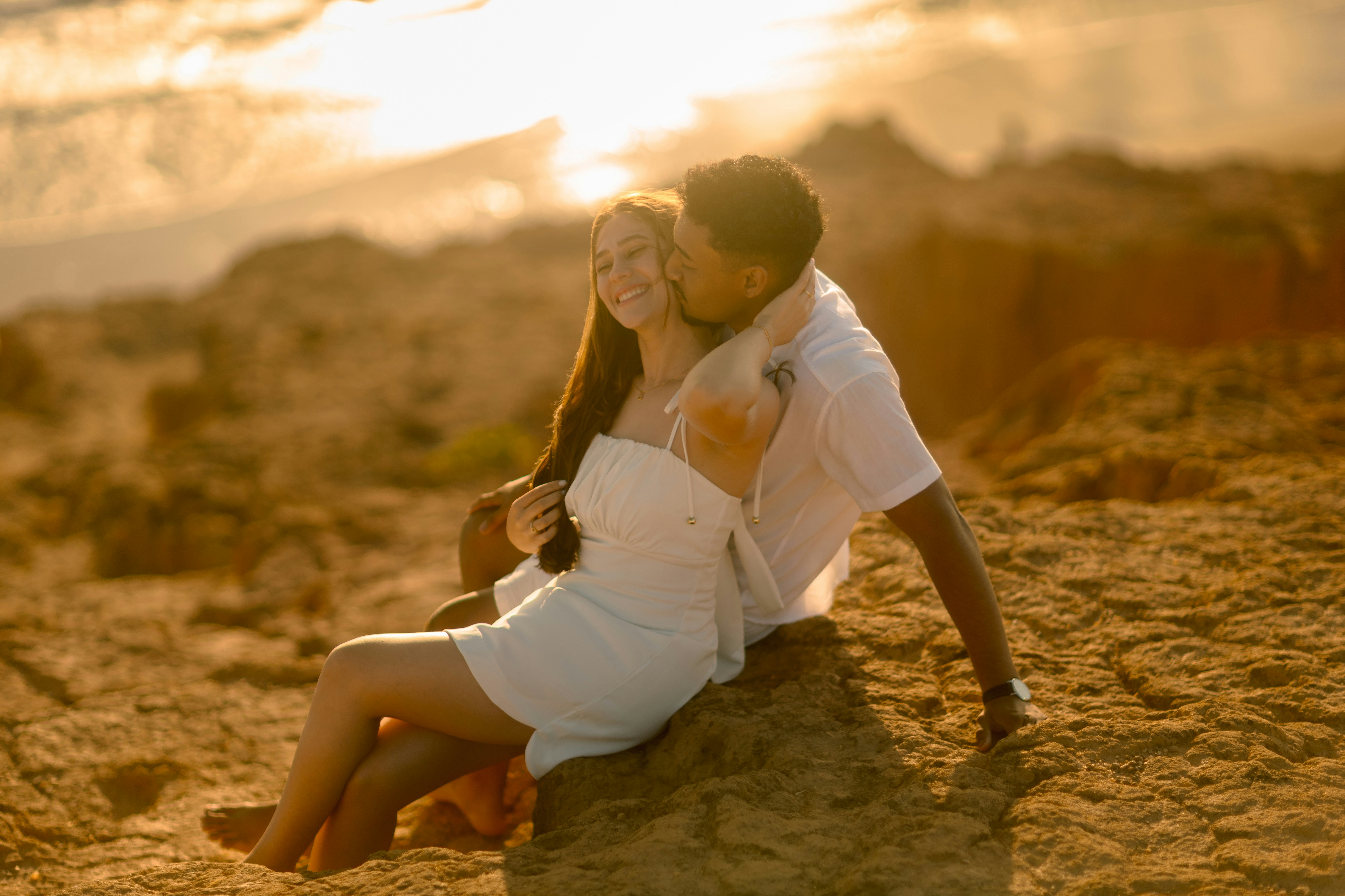 Sunlit embrace on sun-baked cliffs