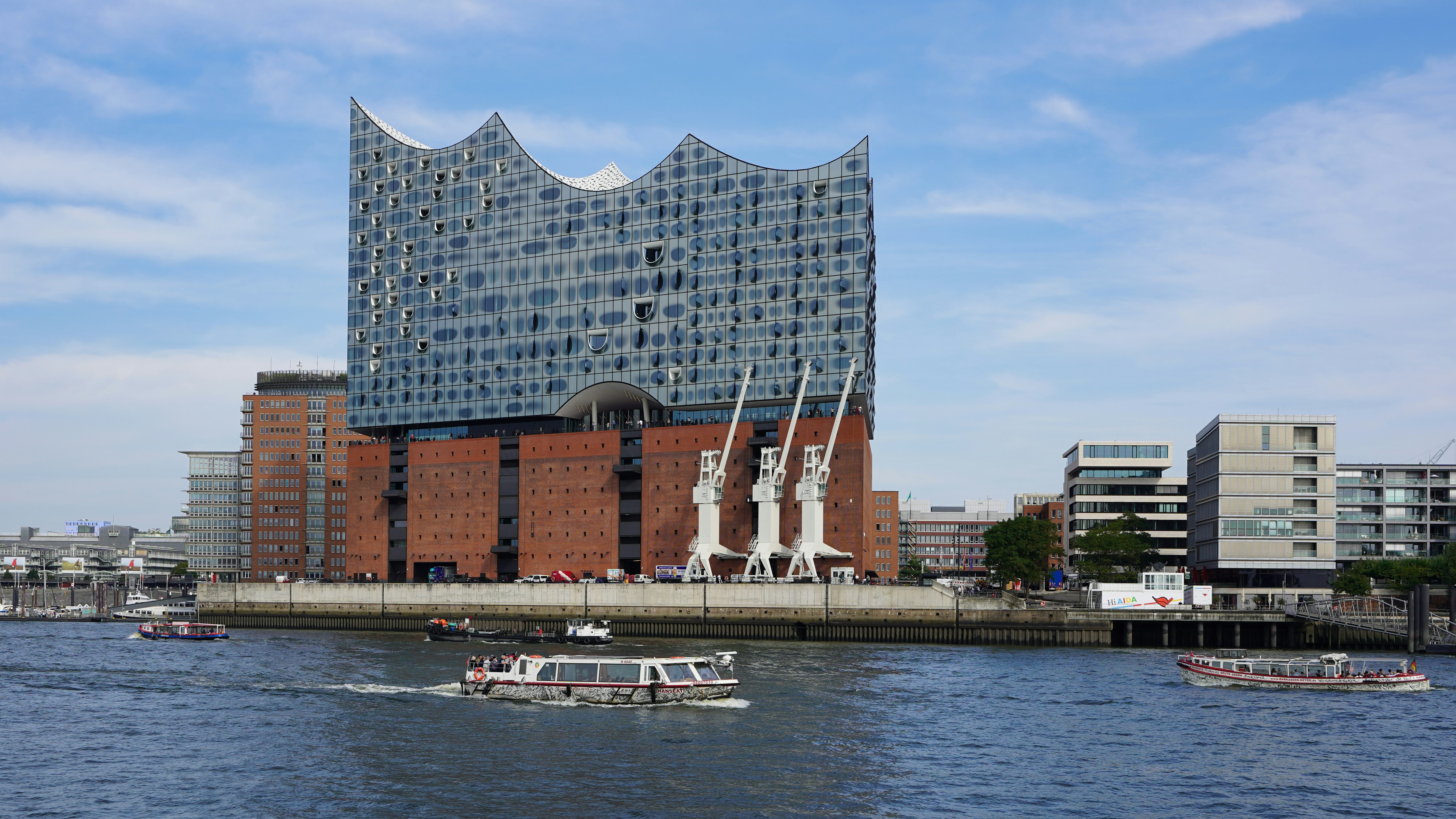 Steel Waves Over the Port: The Elbphilharmonie Silhouette