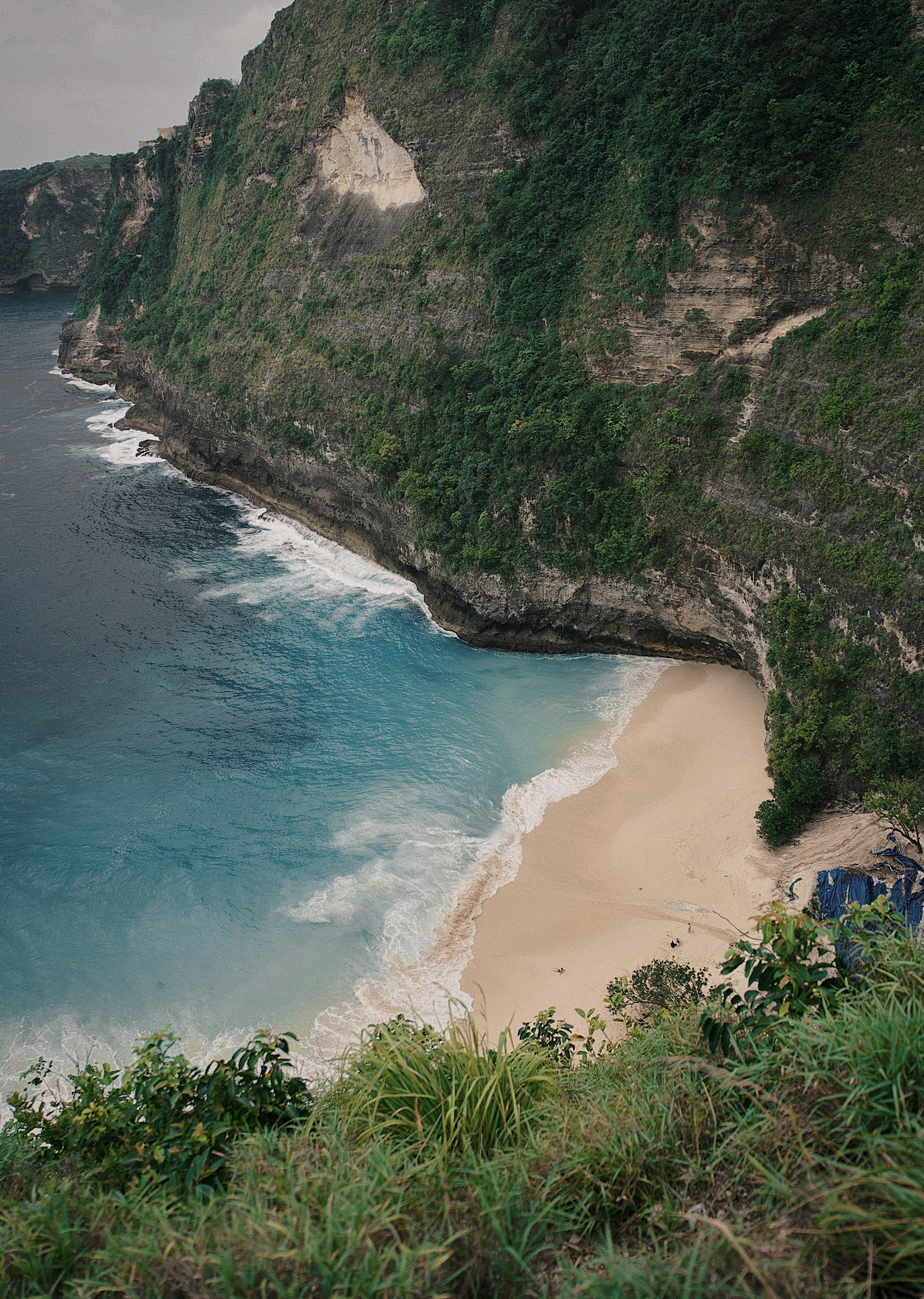 Emerald Cove Cliffside: A Quiet Beach Nestled Between Green Slopes