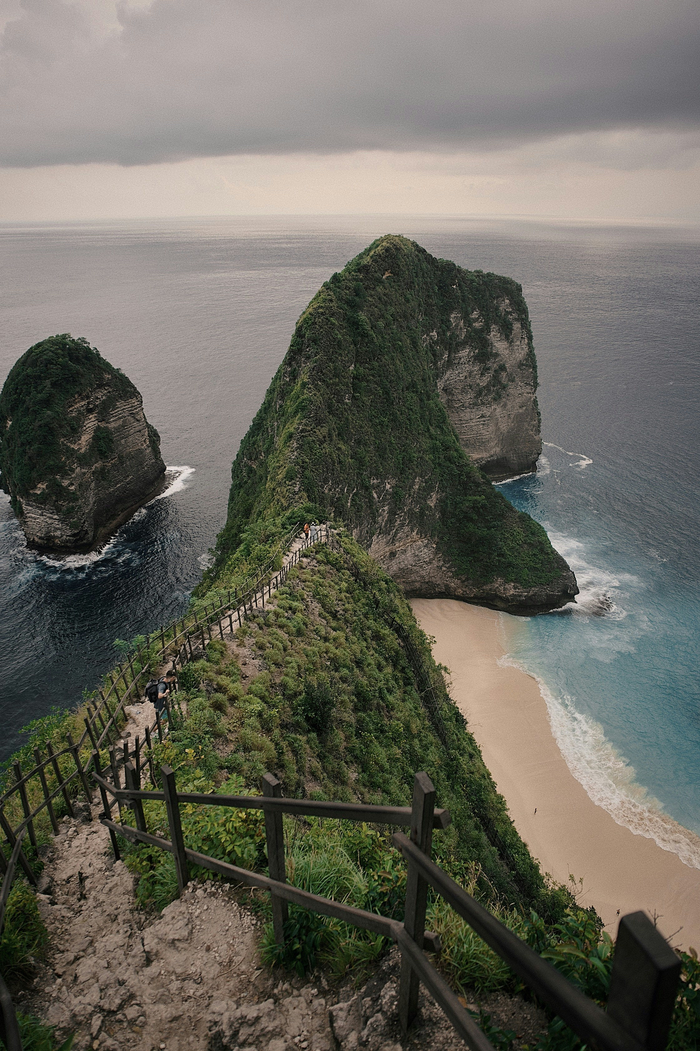 Path of the Sea Stacks: A Cliffside Walk to the Emerald Shore