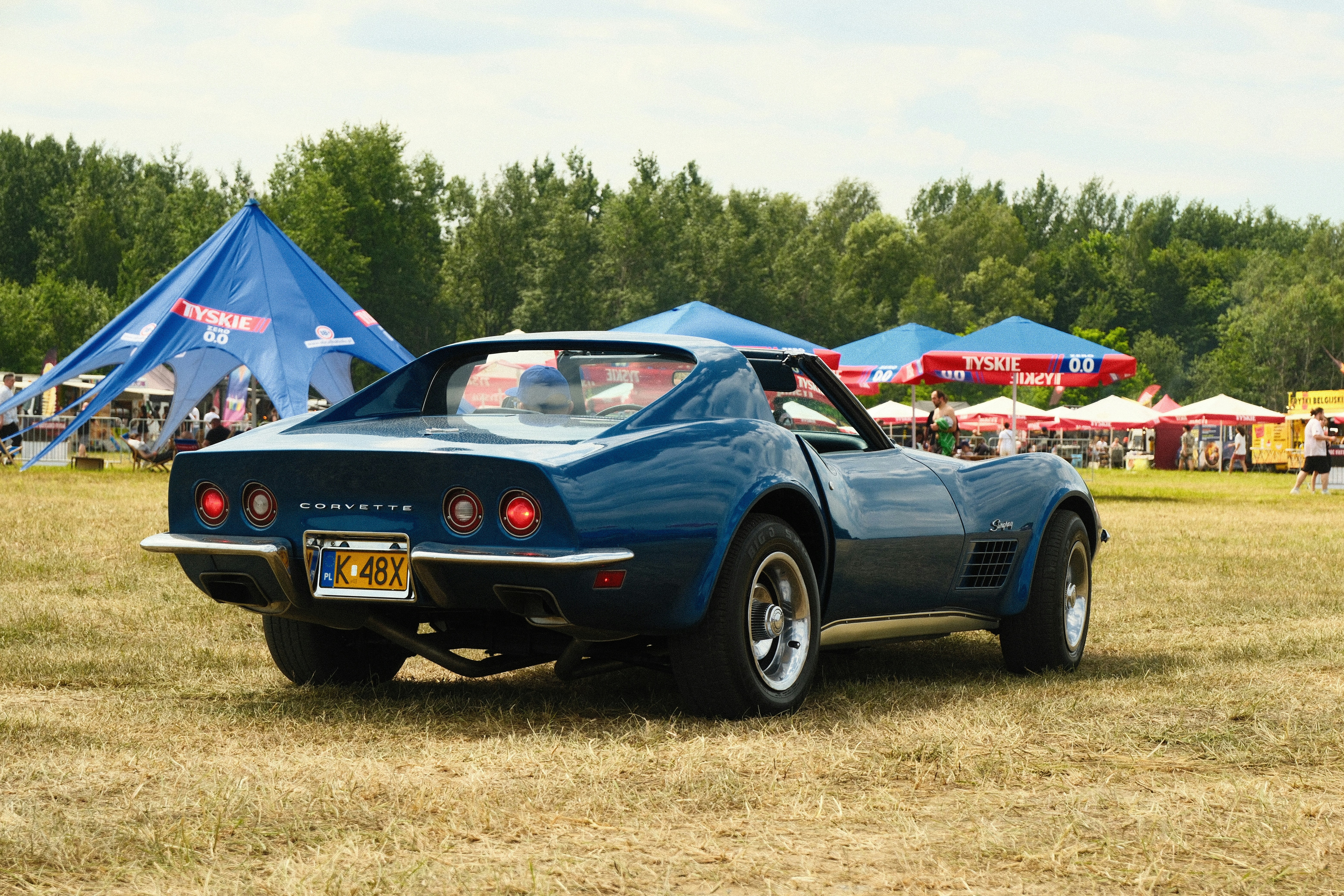 Blue Corvette Cabriolet at a Sunlit Car Show