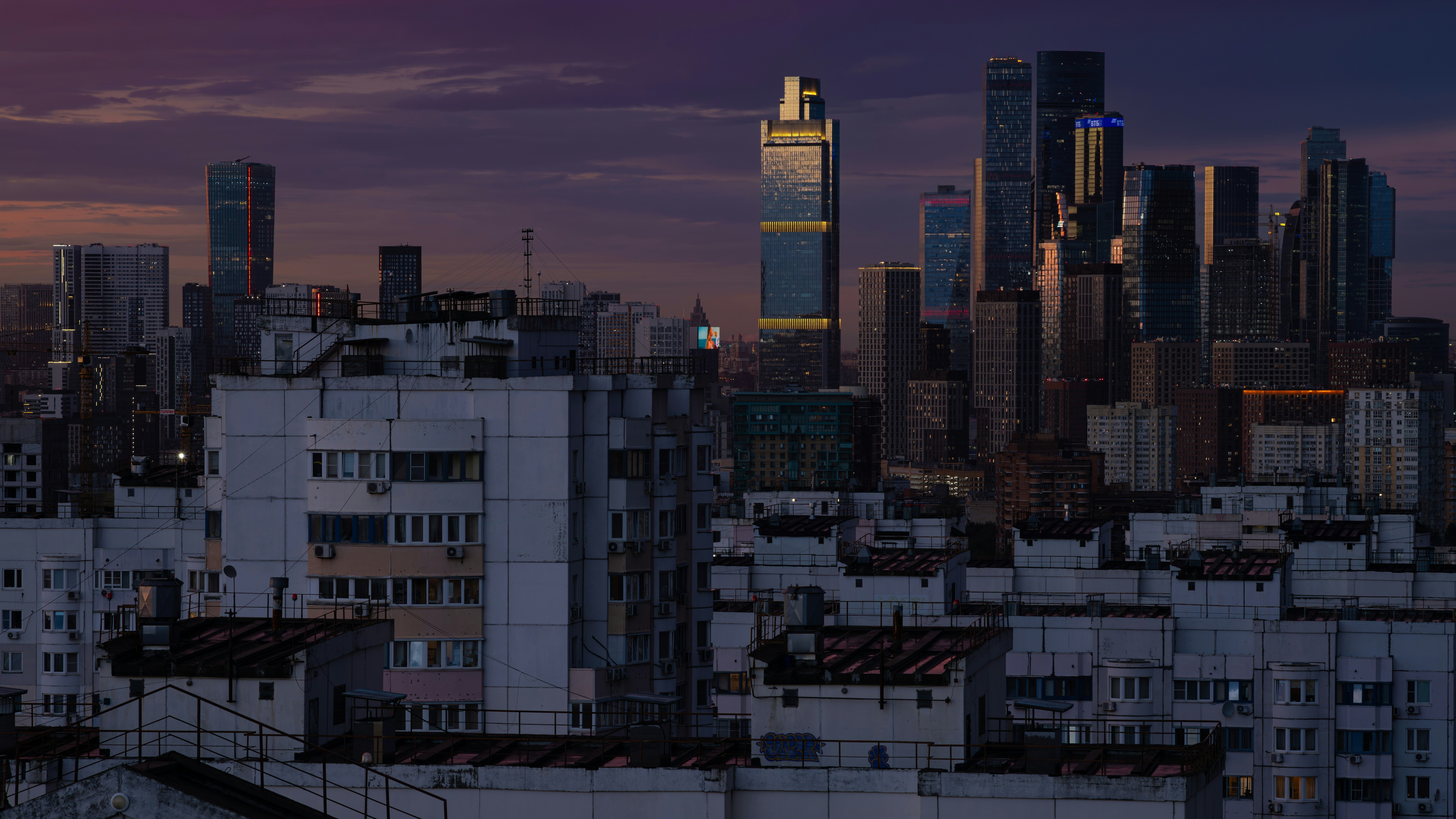  twilight skyline: the quiet ascent of a concrete canyon