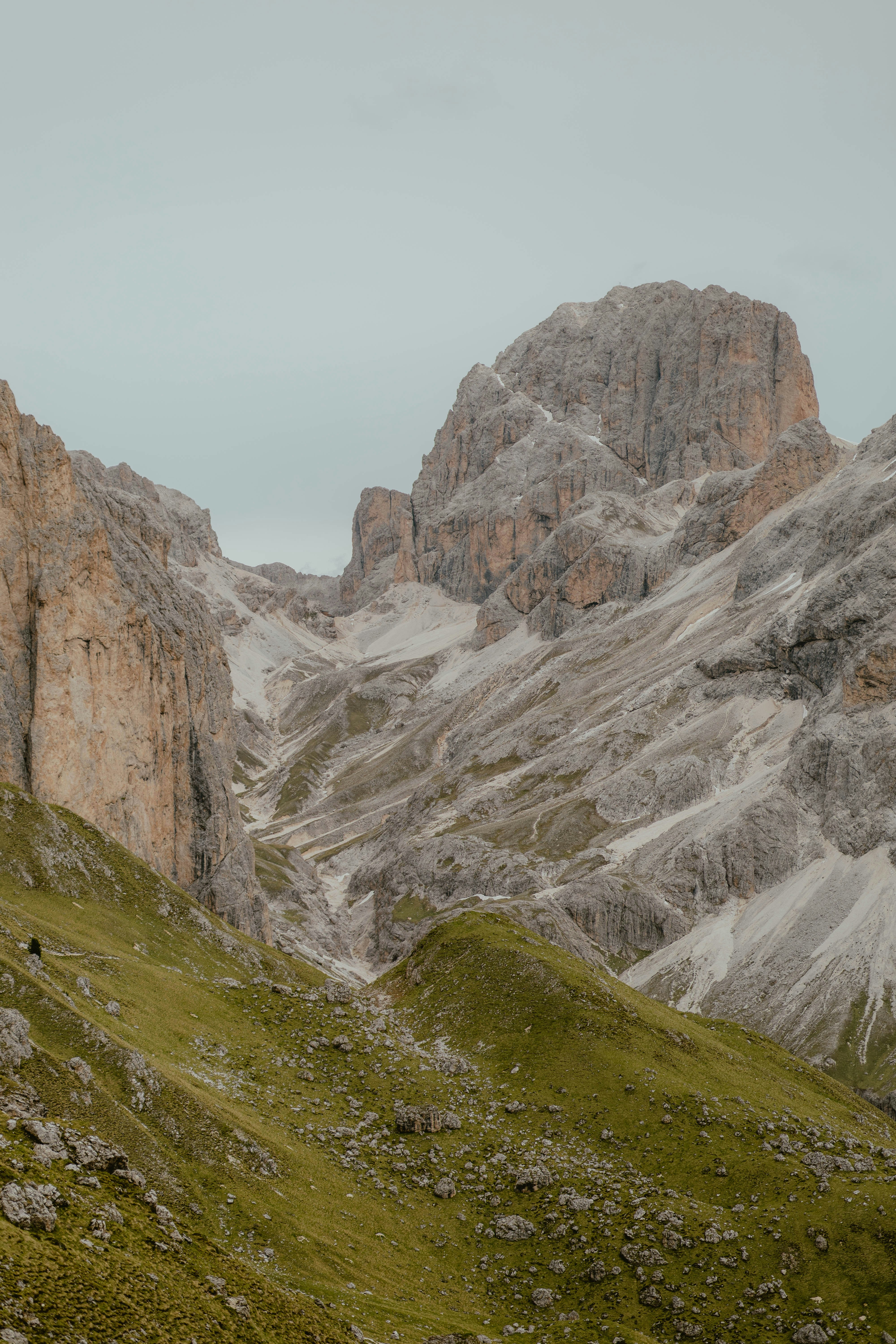 Stellar Ridge: Granite Peaks Enclosed by Soft Valleys