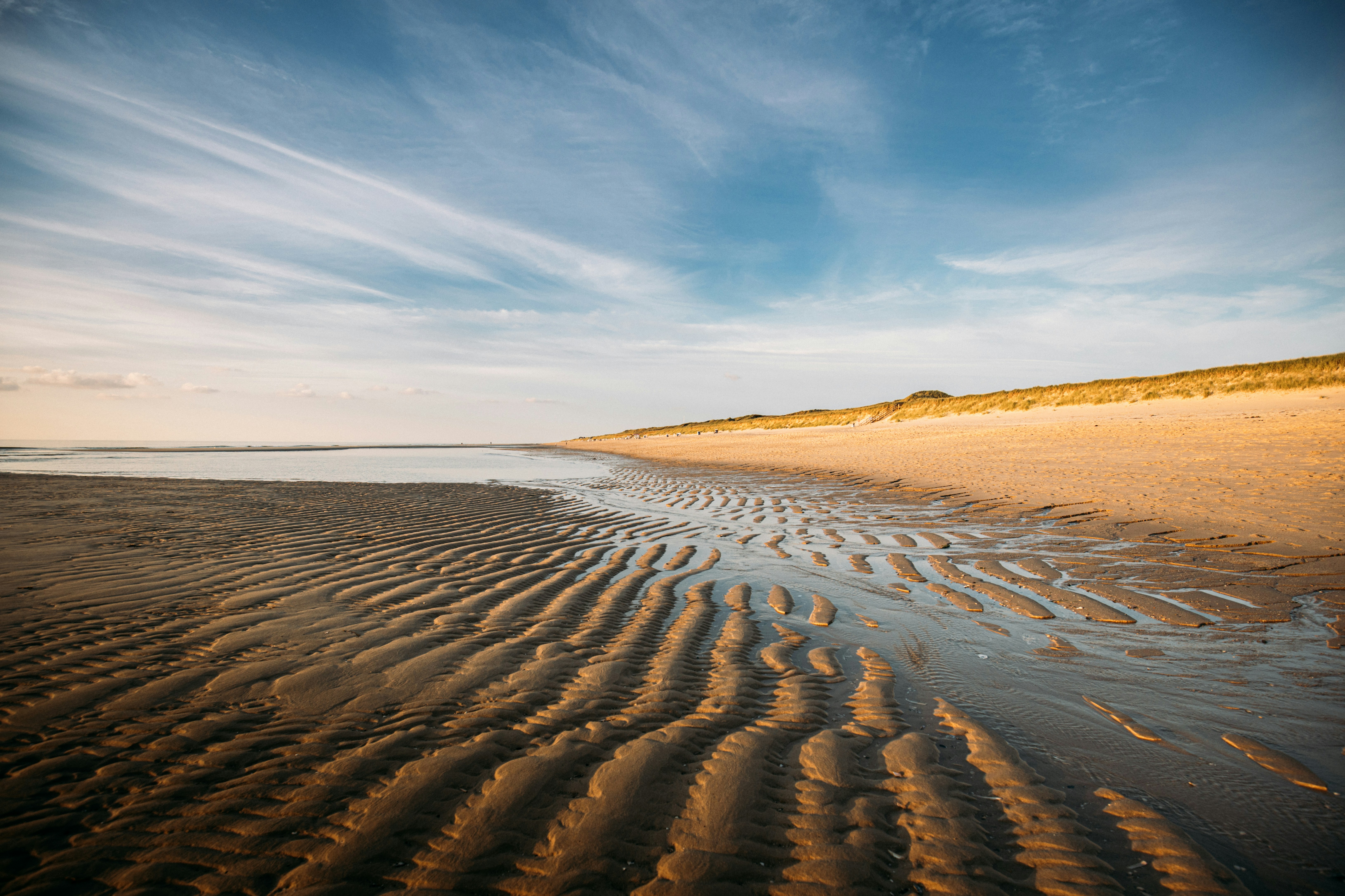 Rippled Sands at Dusk: A Quiet Coastal Tapestry