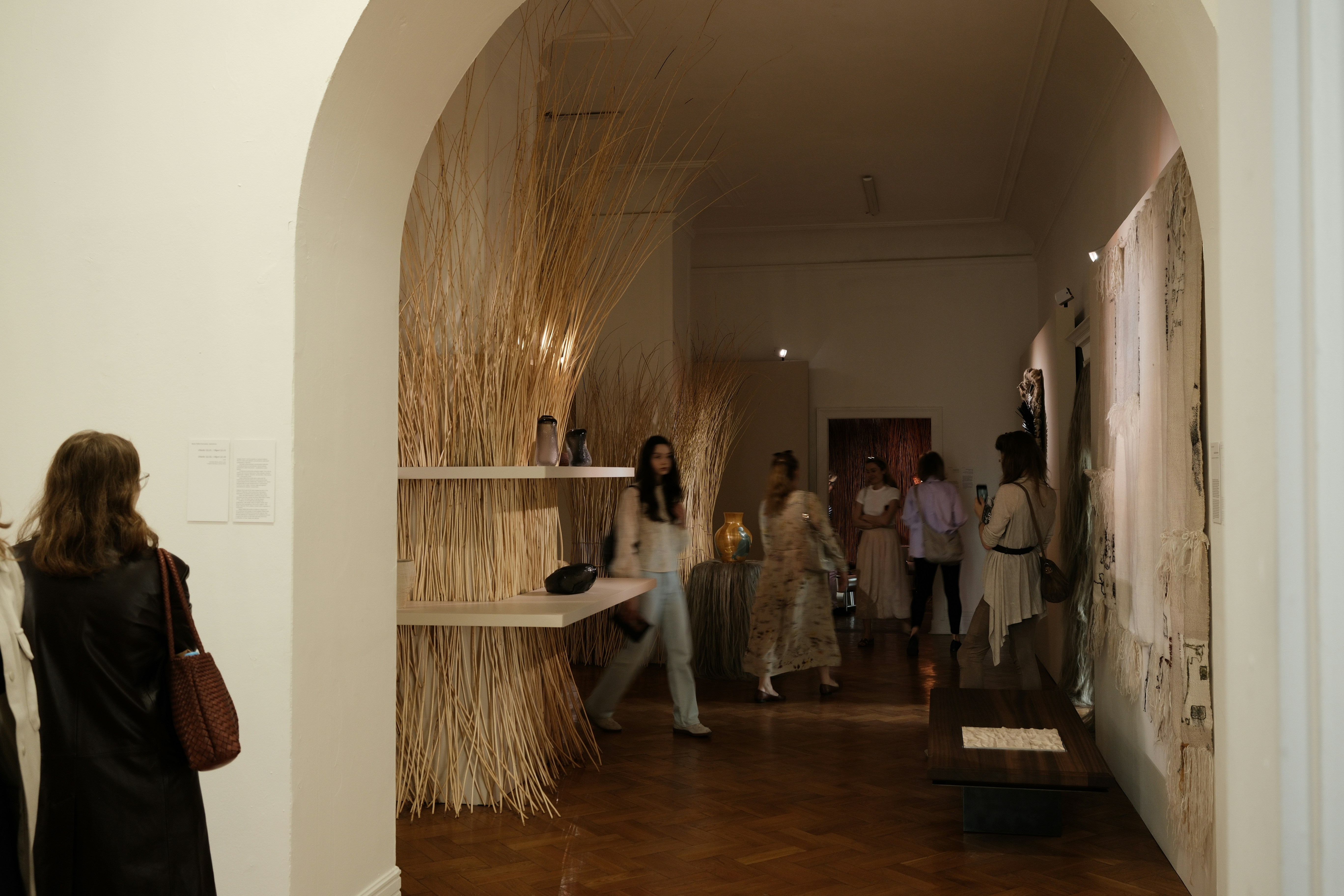 Gallery Archway: Subtle Movement Through a Minimalist Exhibition