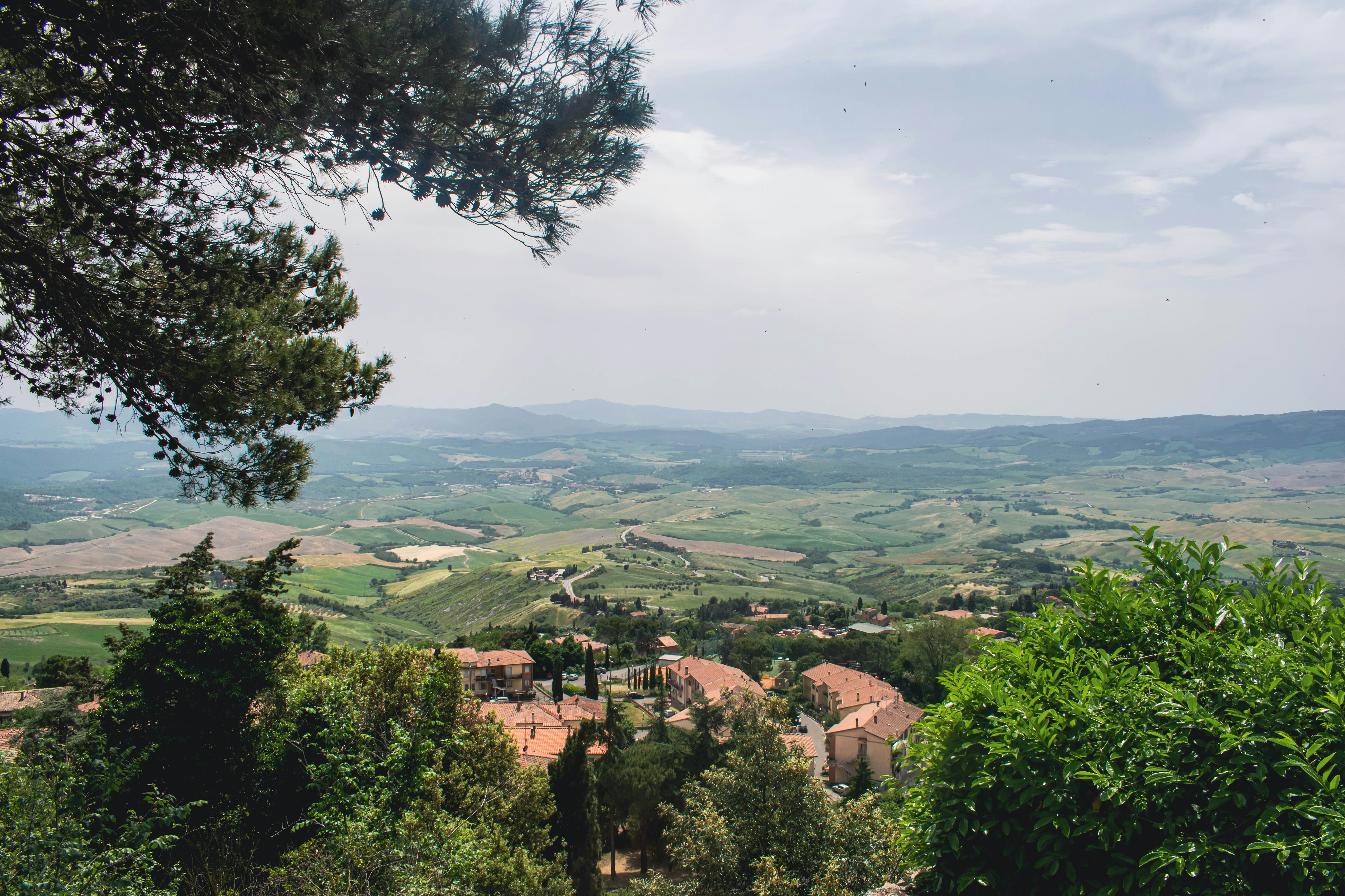 Sunlit Tuscan Valley: Village Corners Nestled in Verdant Hills