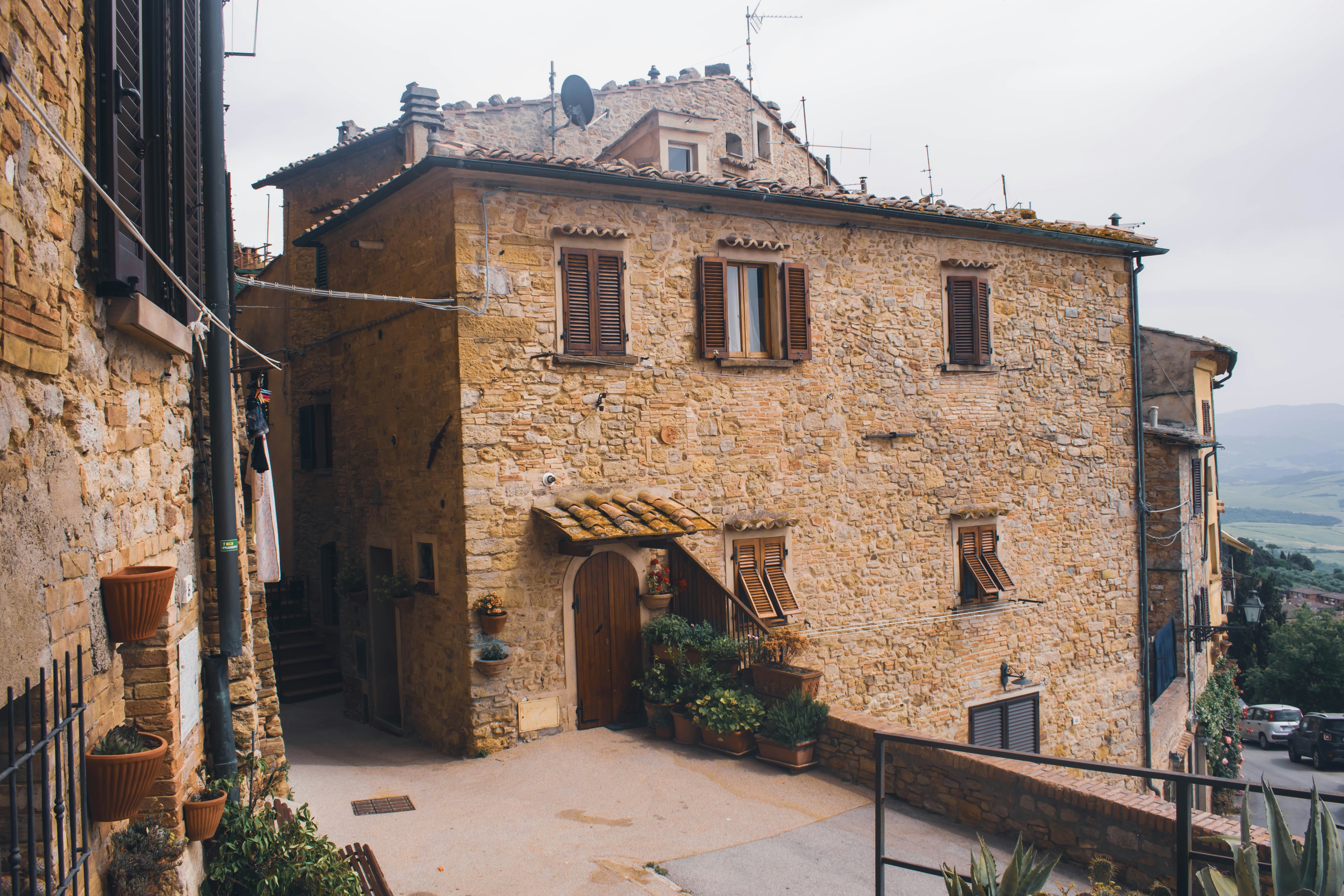 Stone Village Loft: Crescent of Warm Facades on a Tuscan Hill