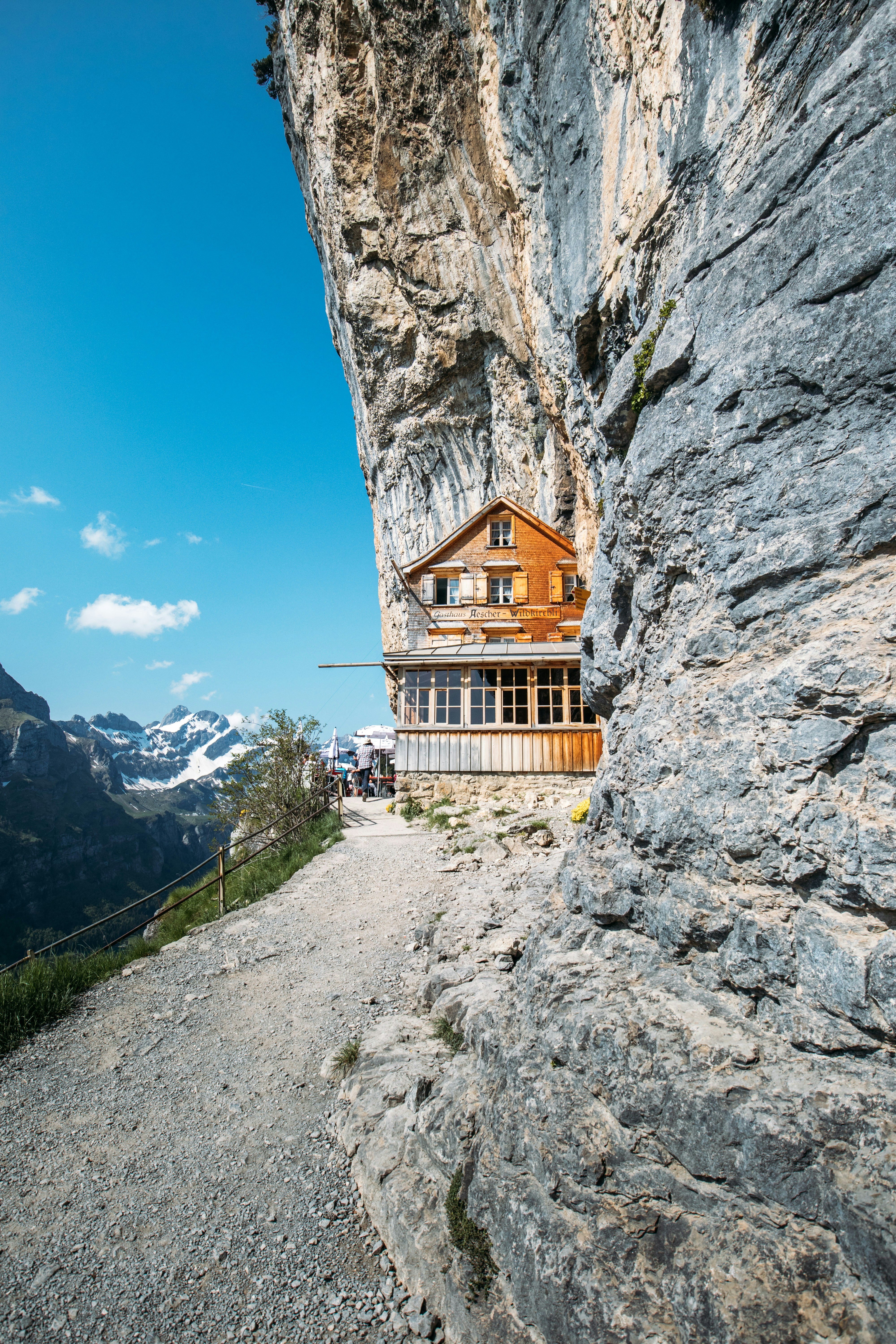 Alpine Cliffside Inn: A Wooden Refuge Carved from Stone