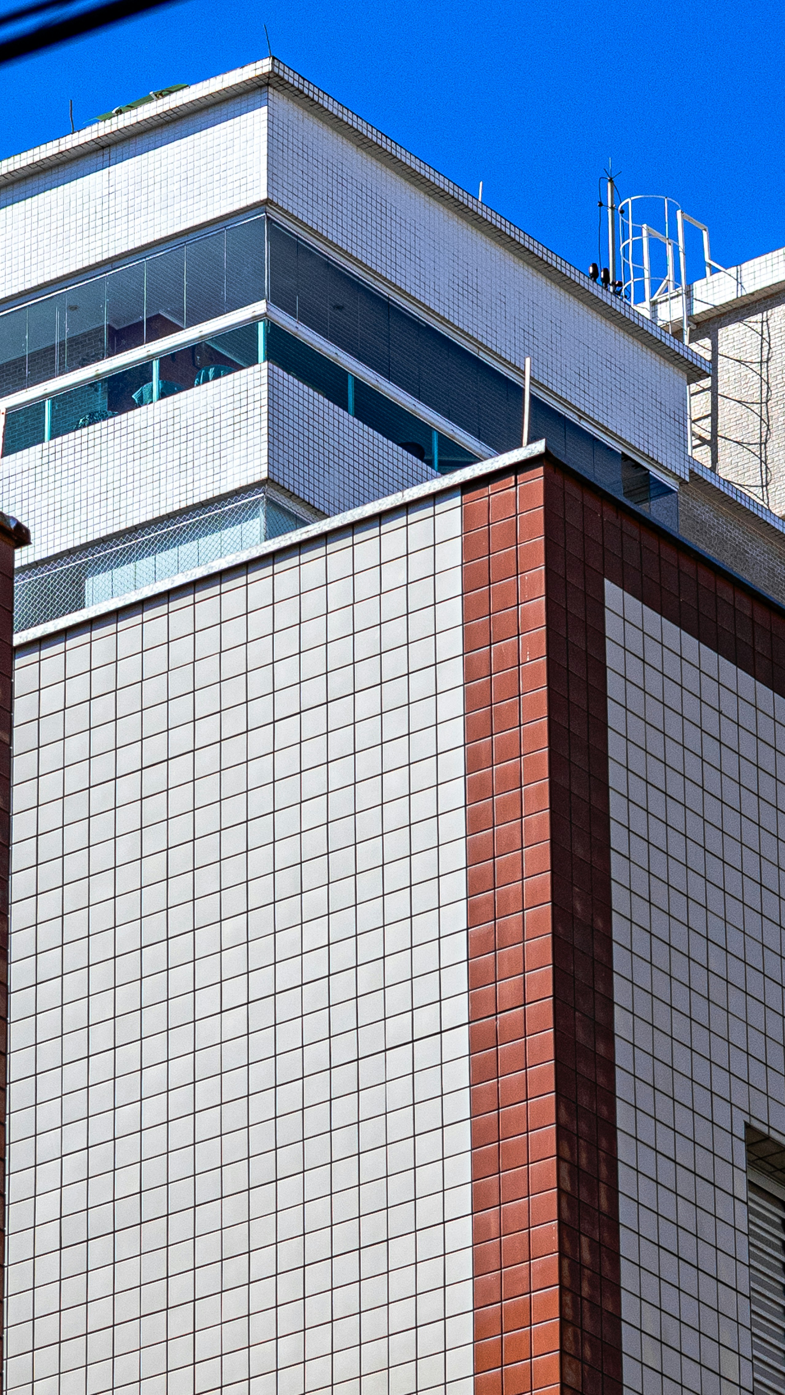 Vertical Architecture: A Tesseract of Tiles and Corners