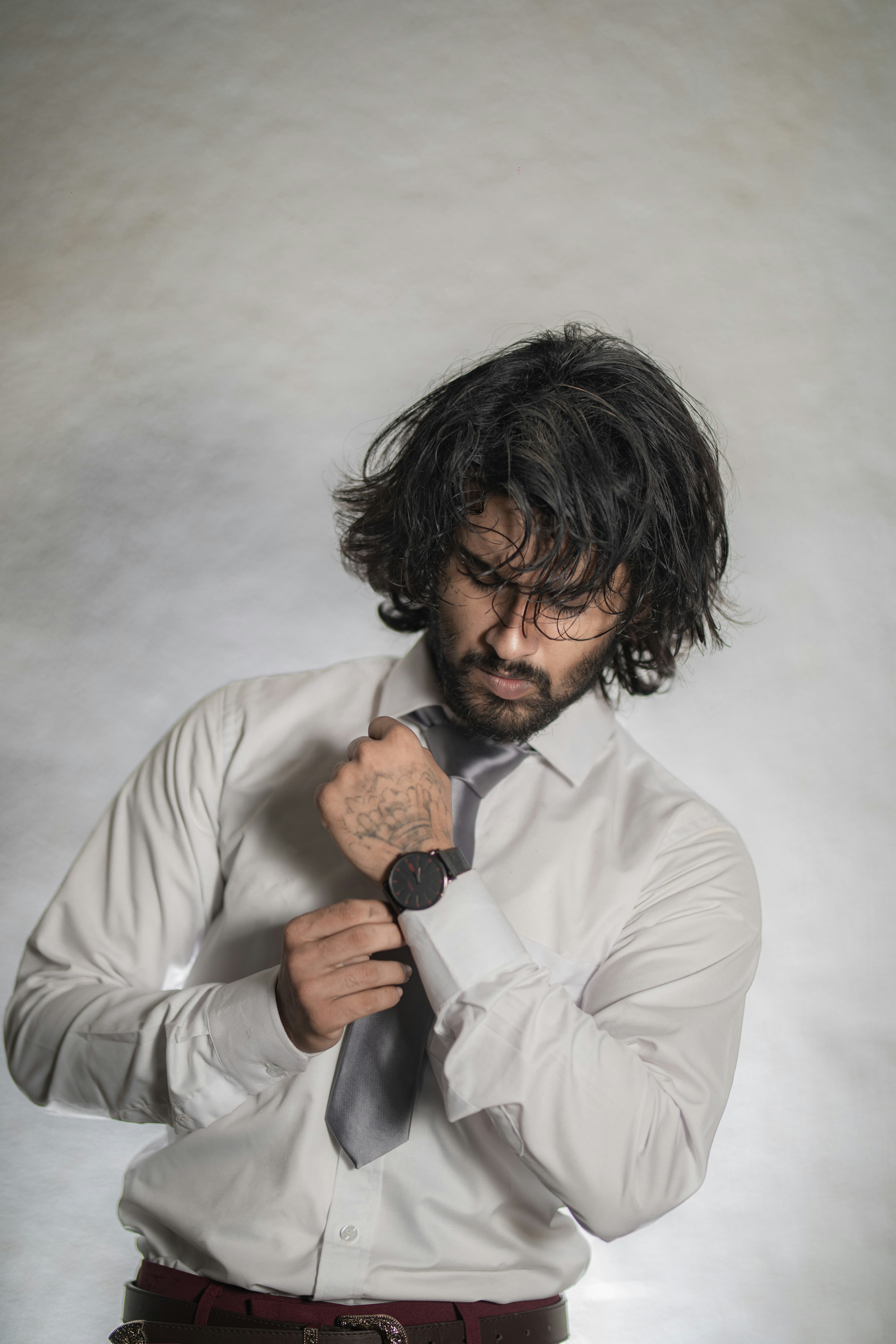 Cropped Confidence: A Hands-On Moment with a Dressed-Down Sharper Look