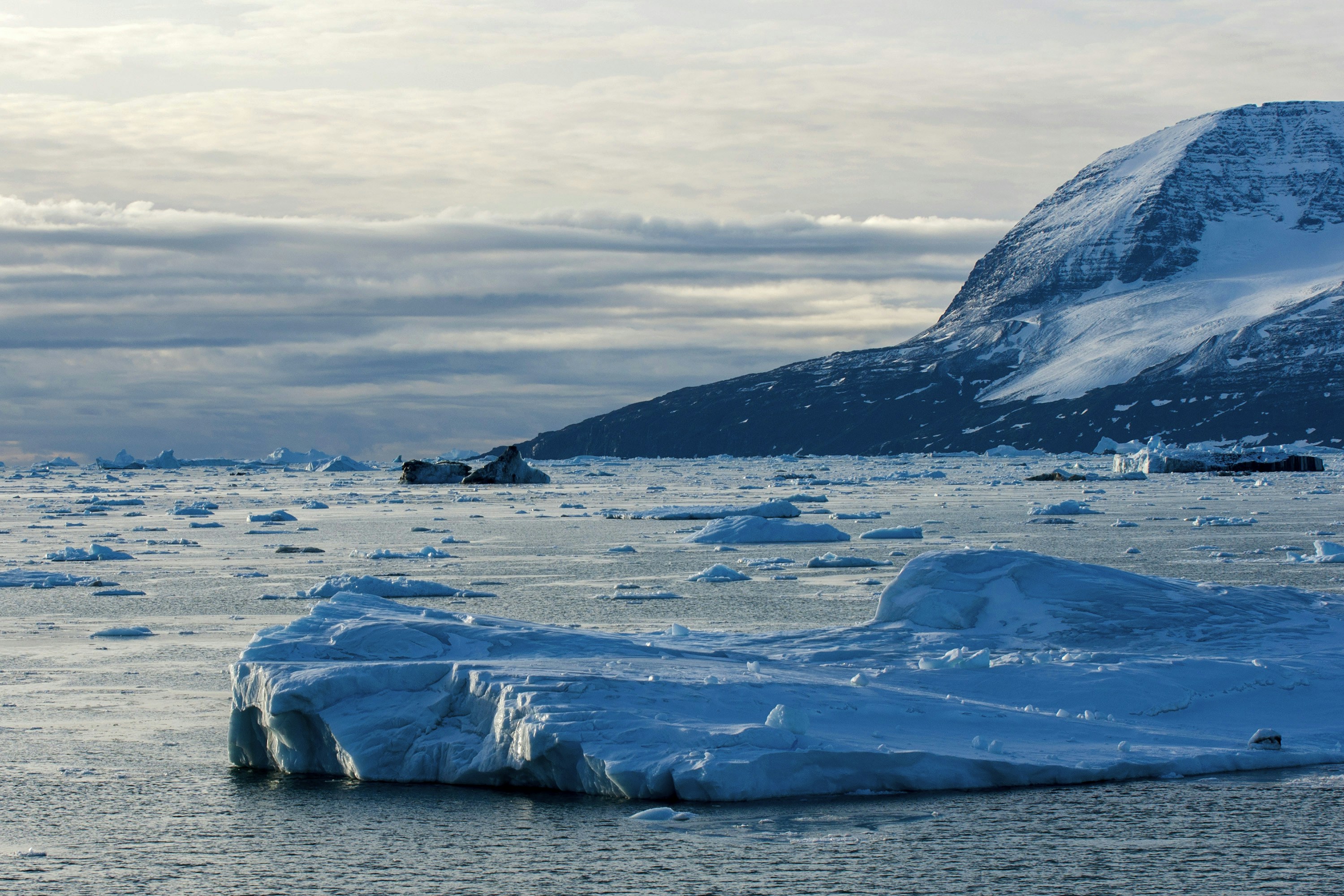 Glacial Terrace under a Quiet Polar Sky
