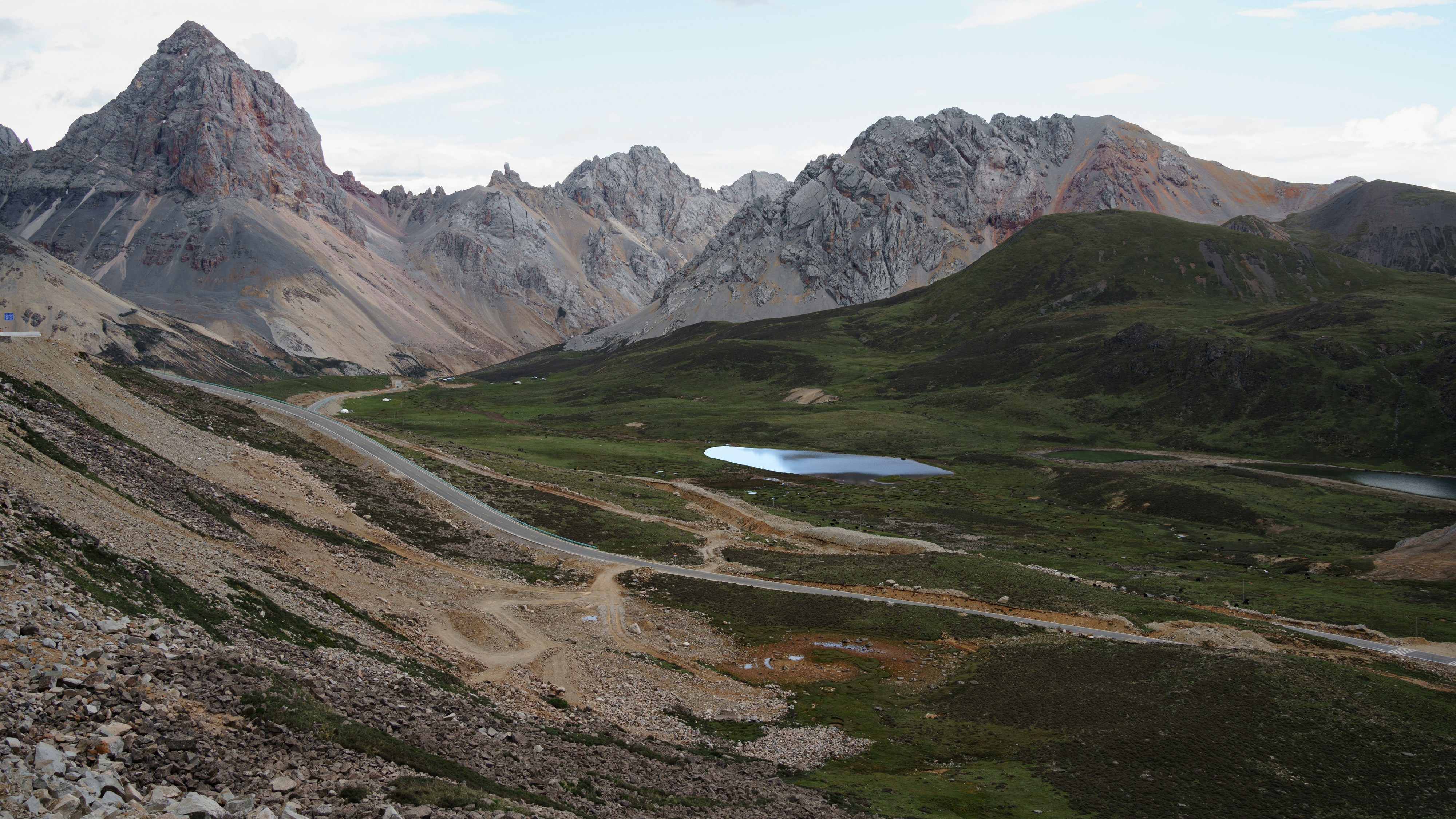 Quiet Valley Between Rugged Peaks Under a Pale Sky