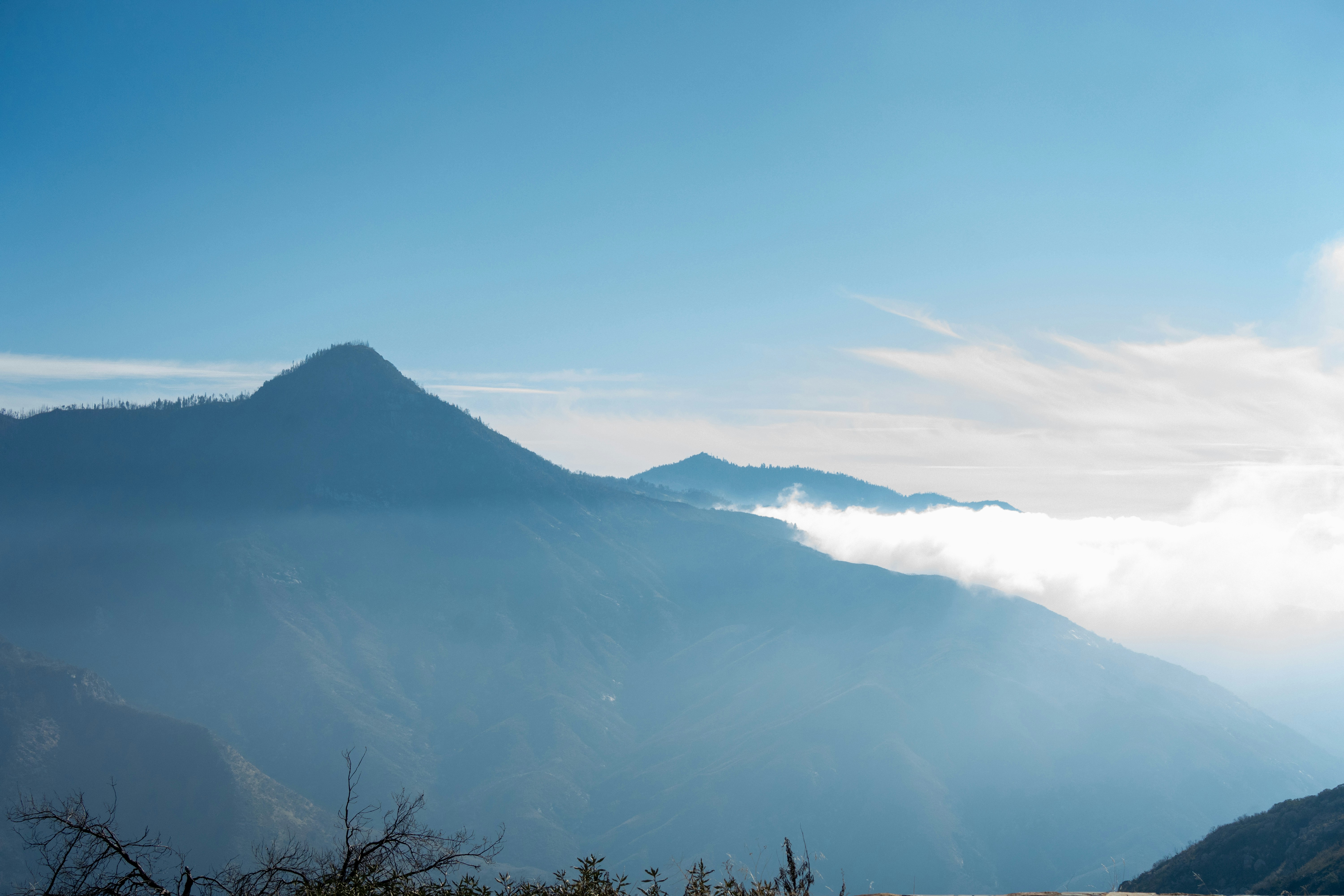 Mist on the Ridge: Quiet Peaks Beneath a Wide Sky