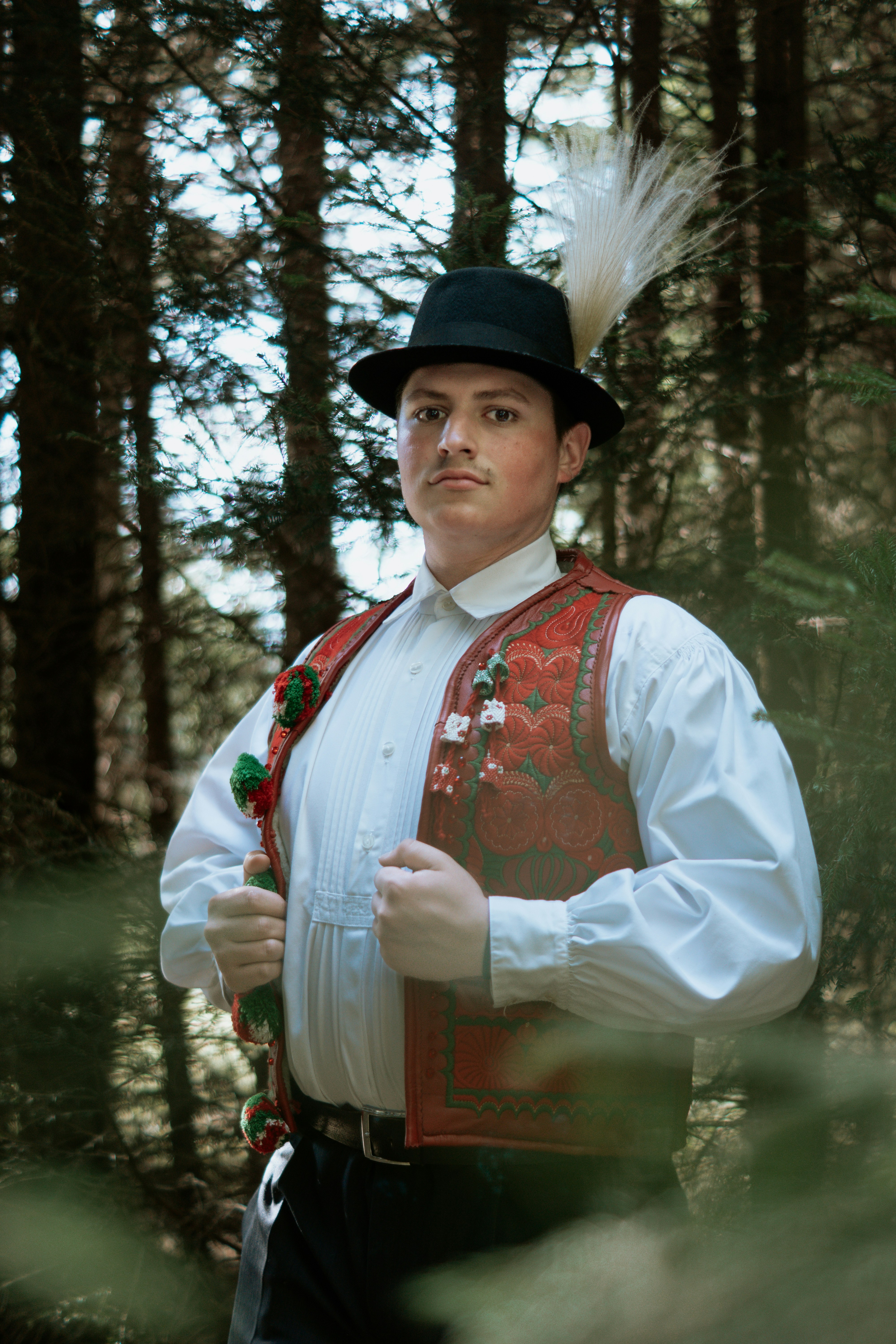 Forest Portrait in Traditional Attire: A Quiet Stance Among Pines