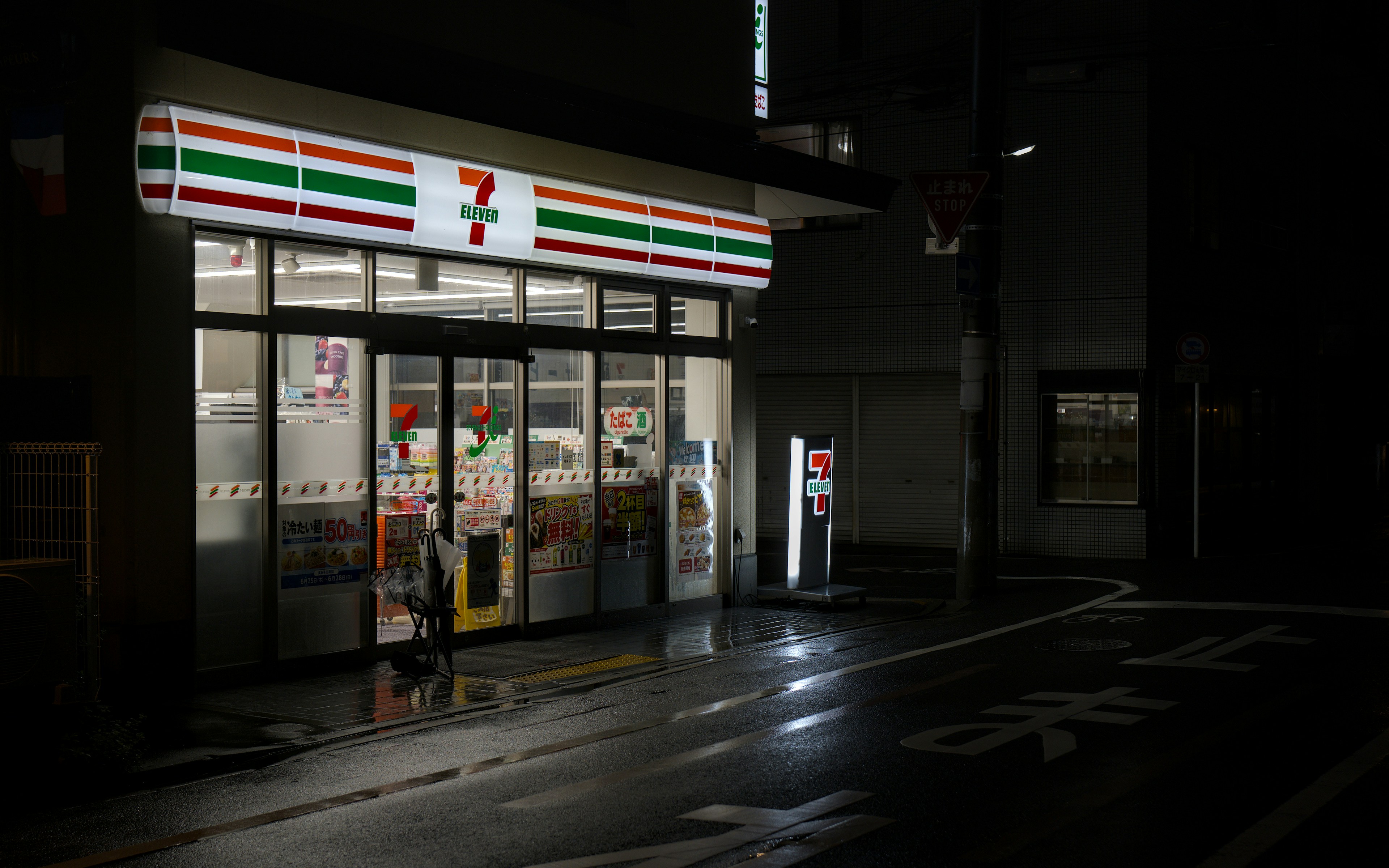 Neon Nightway: A Quiet Convenience at the Edge of the Street
