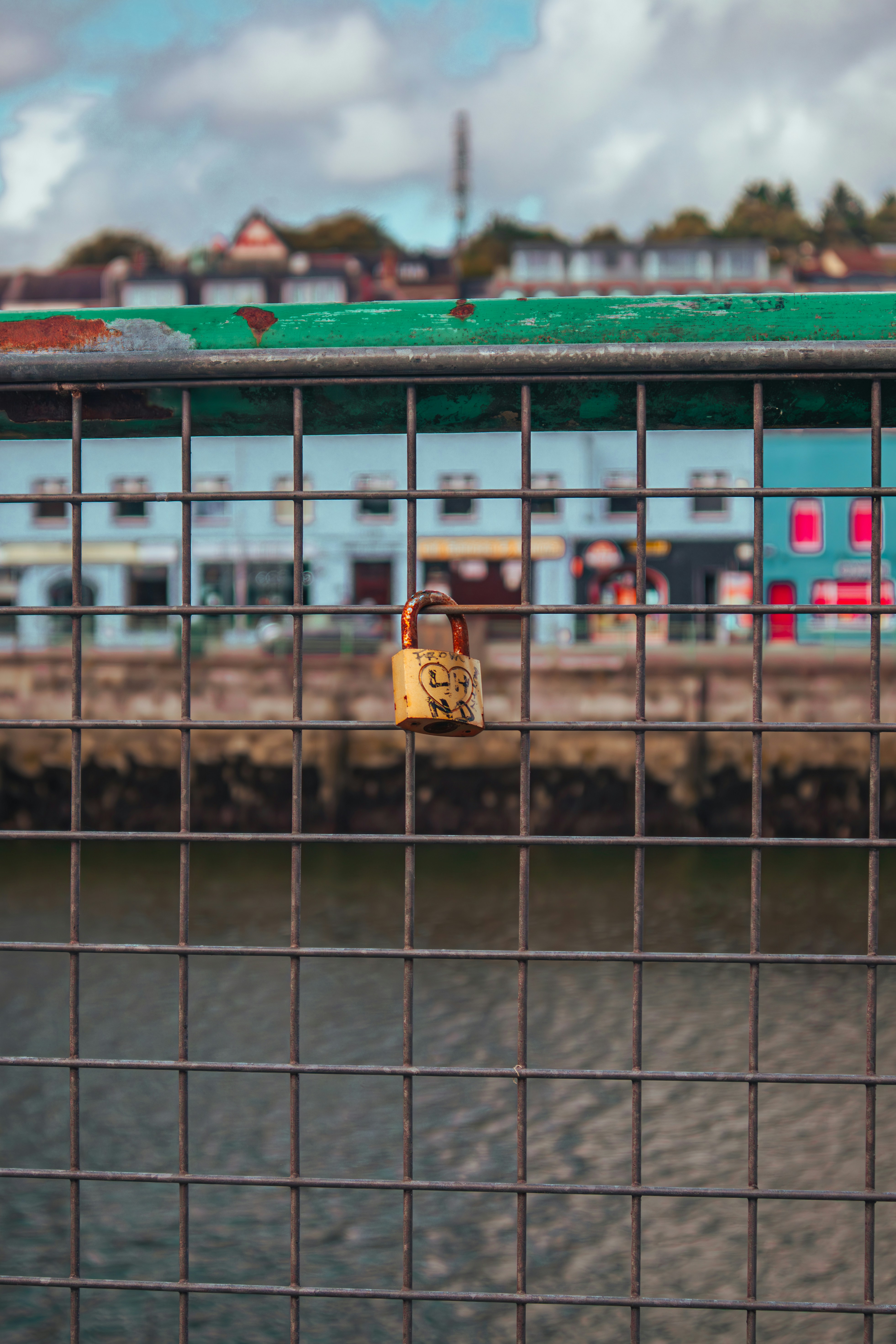 A collection of photographs captured in Cork, Ireland, showcasing the city’s unique blend of historic charm, colorful architecture, and natural beauty. Taken during different moments of exploration, these images reflect the atmosphere of Irish streets, cozy urban corners, autumn landscapes, and everyday life under soft, moody light. Shot with a Canon EOS M100 and kit lens, the series highlights textures, colors, and details that define the character and warmth of Cork and its surroundings.