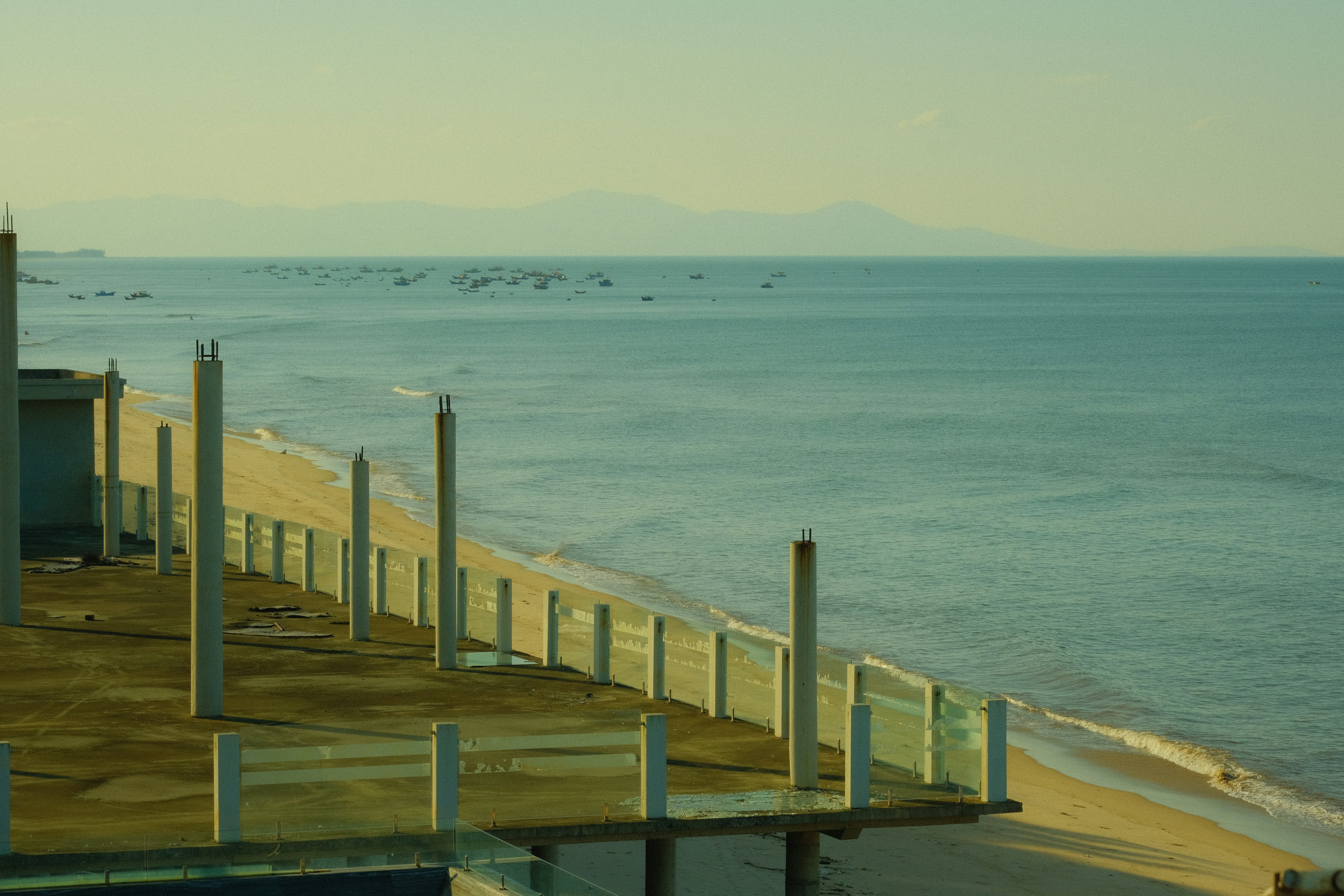 Seafoam Geometry: Shoreline Framing at Dusk