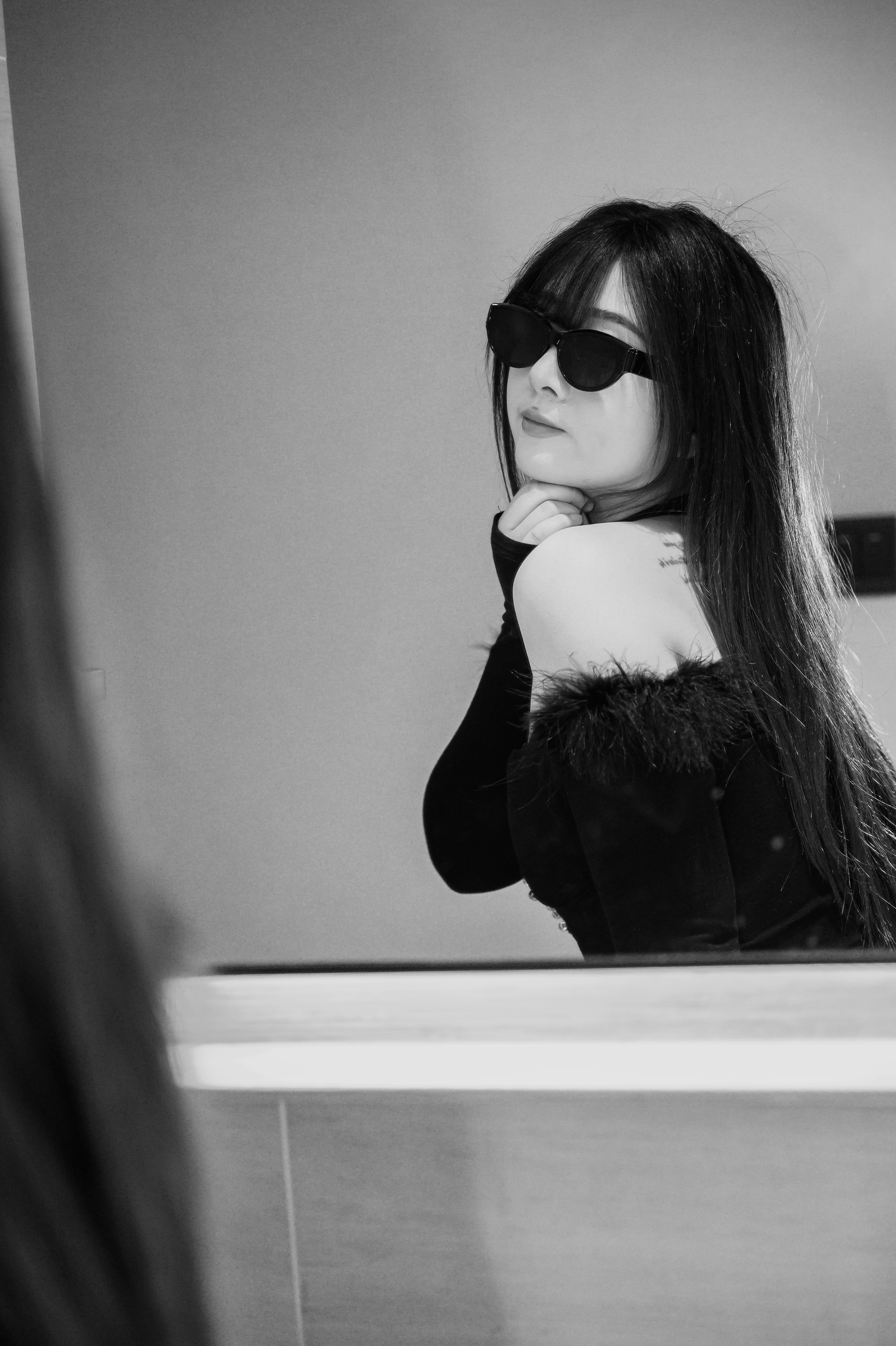 Shadowed Glamour in a Quiet Mirror