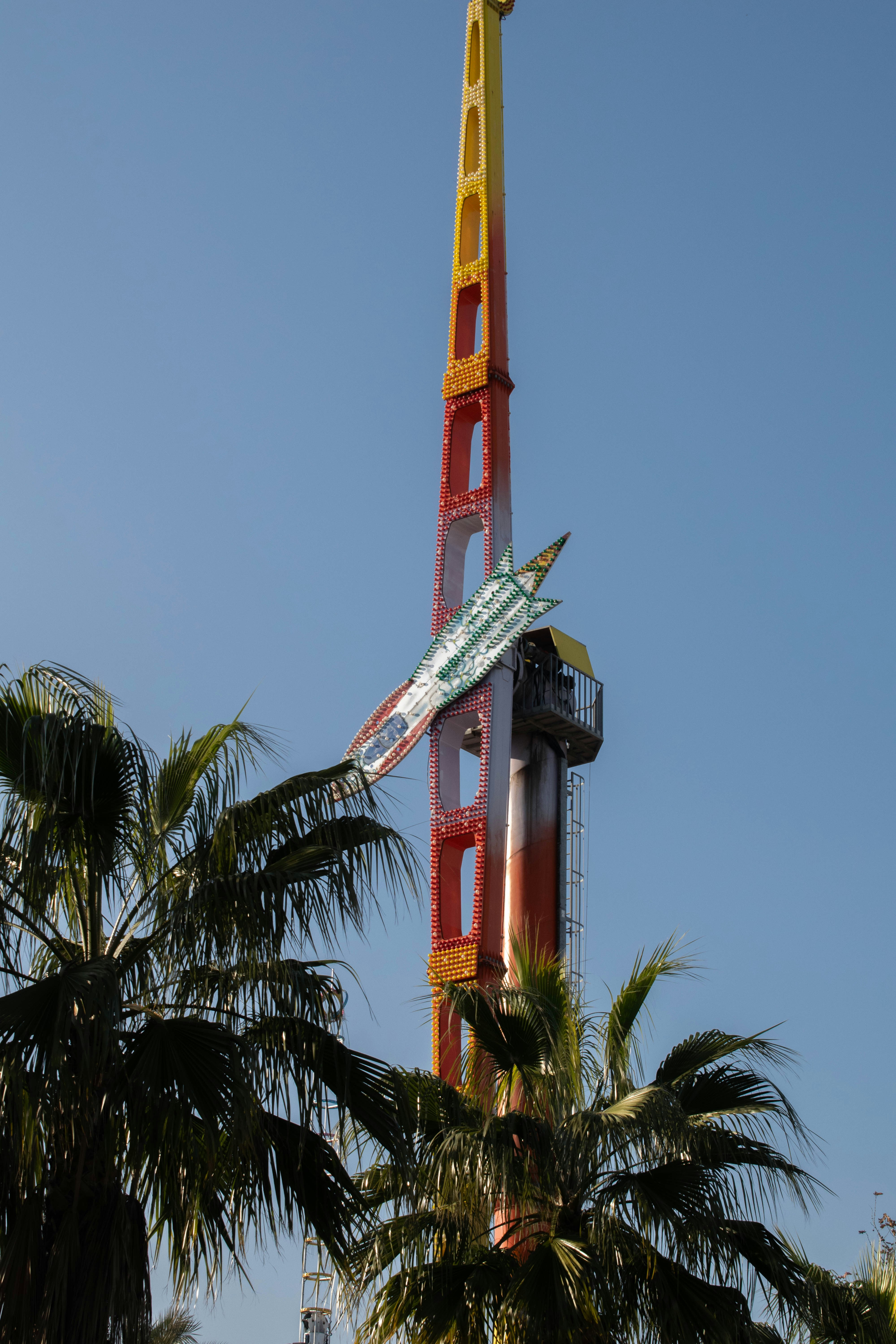 Vertical Color Tower Pierced by a Crane-like Arrow