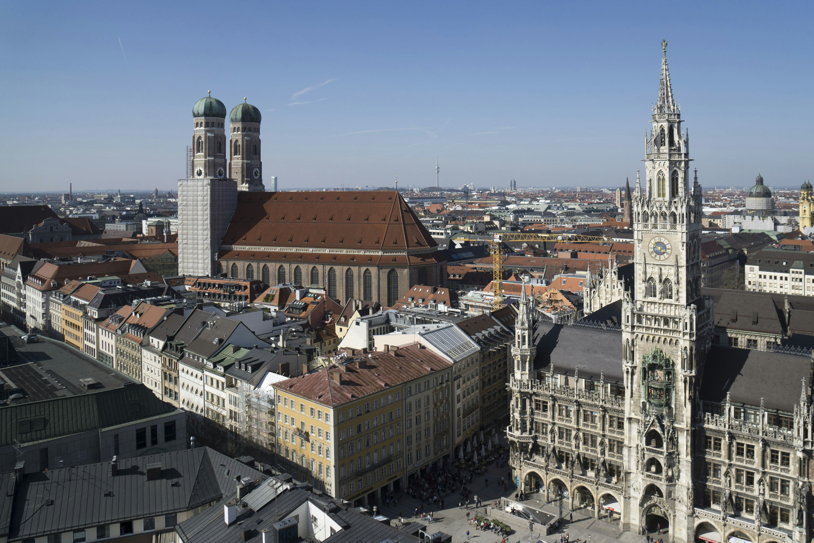 City Hall’s Gothic Crown Over a Tiled Bavarian Rooftop Panorama