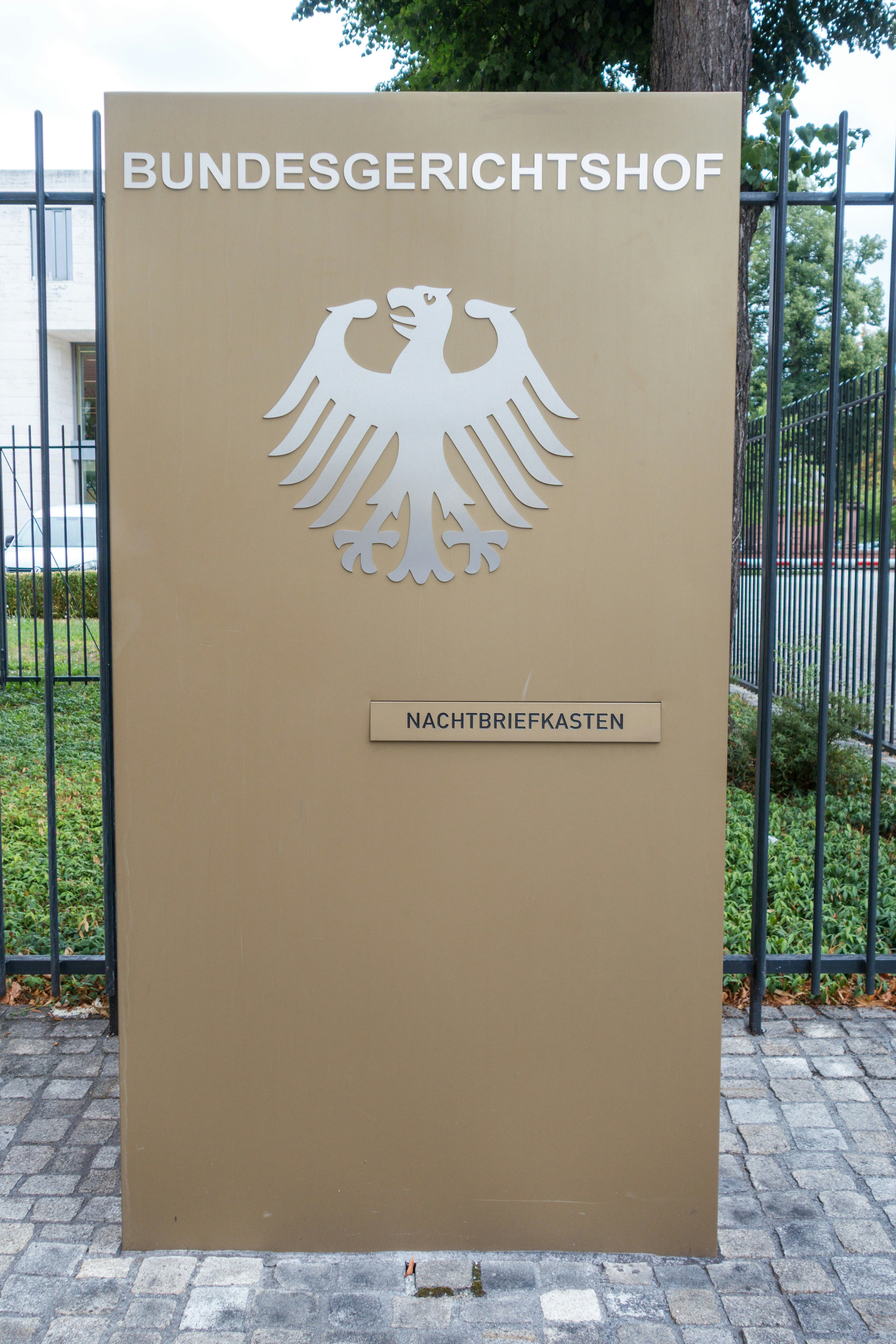 Federal Emblem Stands Guard: A Bronze Monument to the German Court