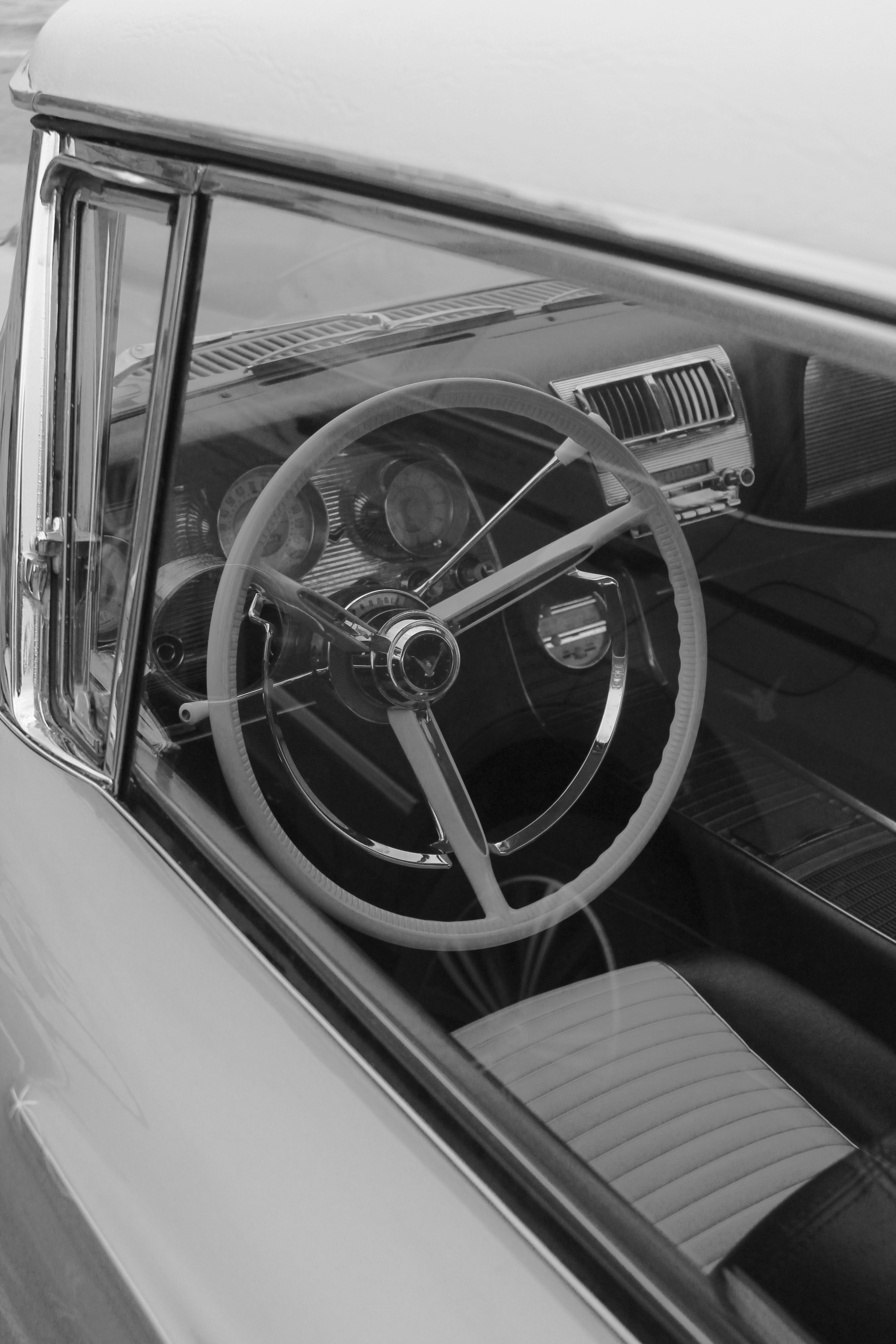 Retro Steering Wheel Reverie: A Glimpse into Timeless Car Craft