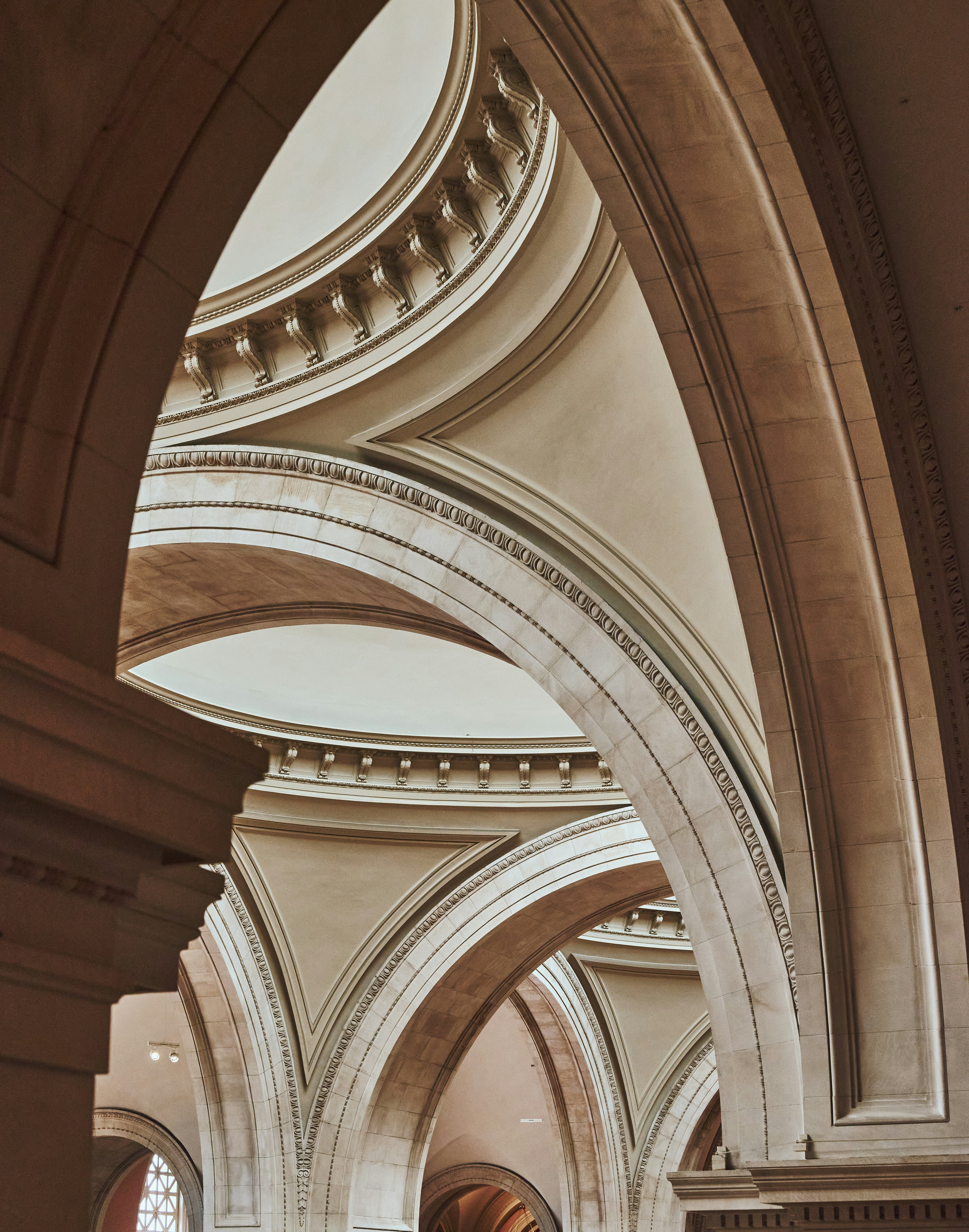 Archway Confluence: A Nest of Curves in Stone
