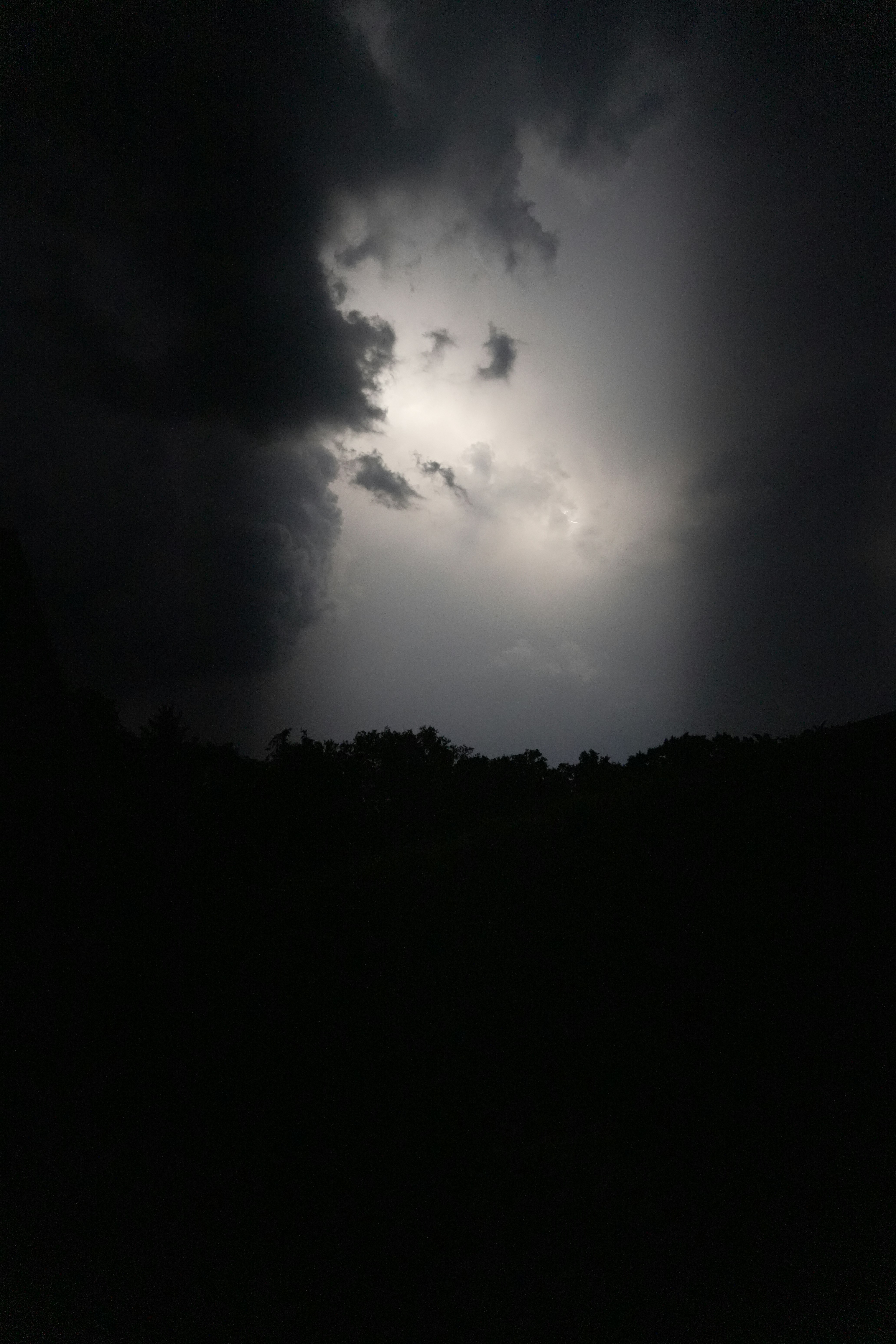 Celestial Breakthrough: A Breath of Light Pierces the Dark Cliffs