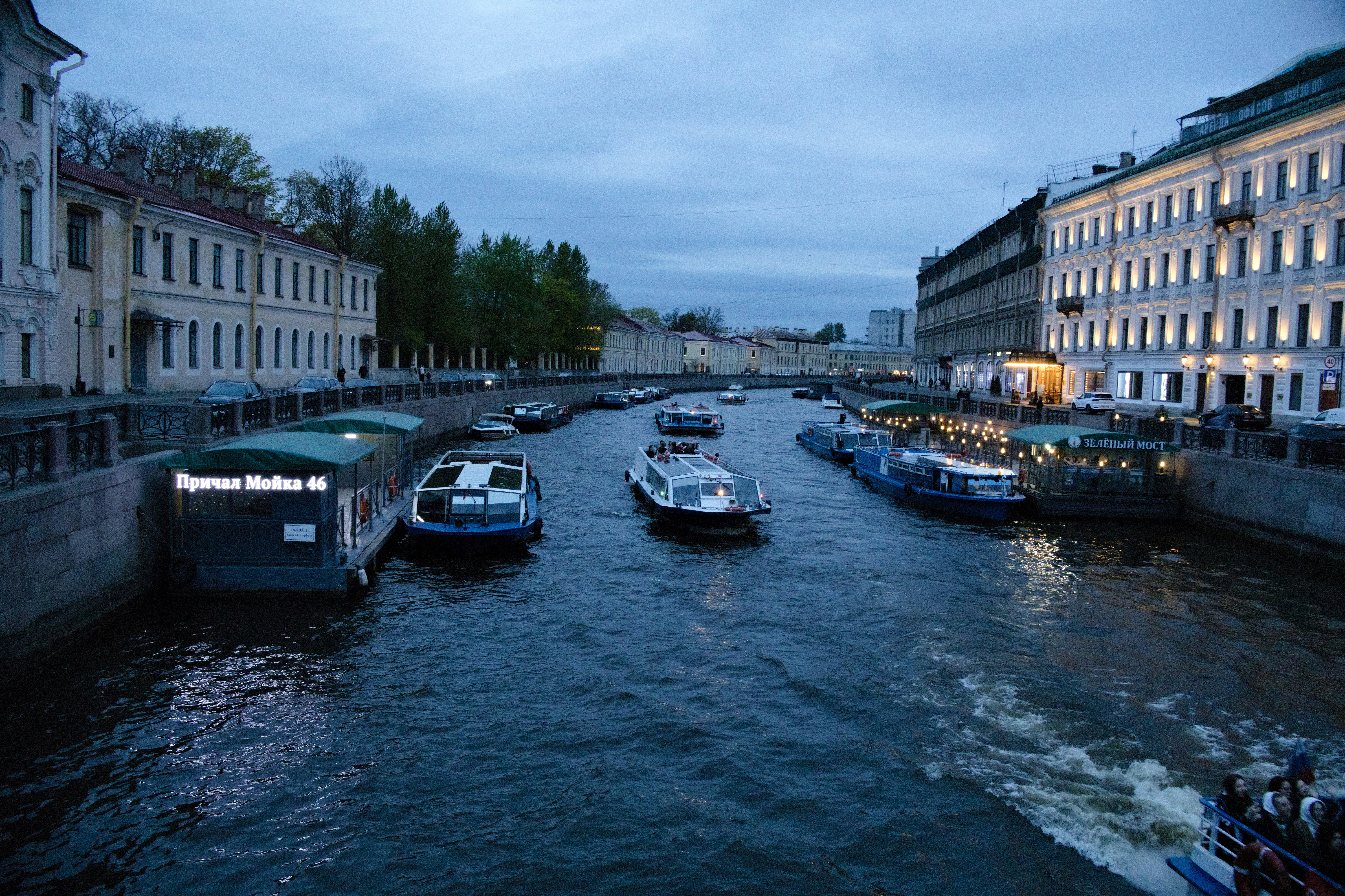 Nighttime Canal Dash: Boats Gliding Past Historic Facades