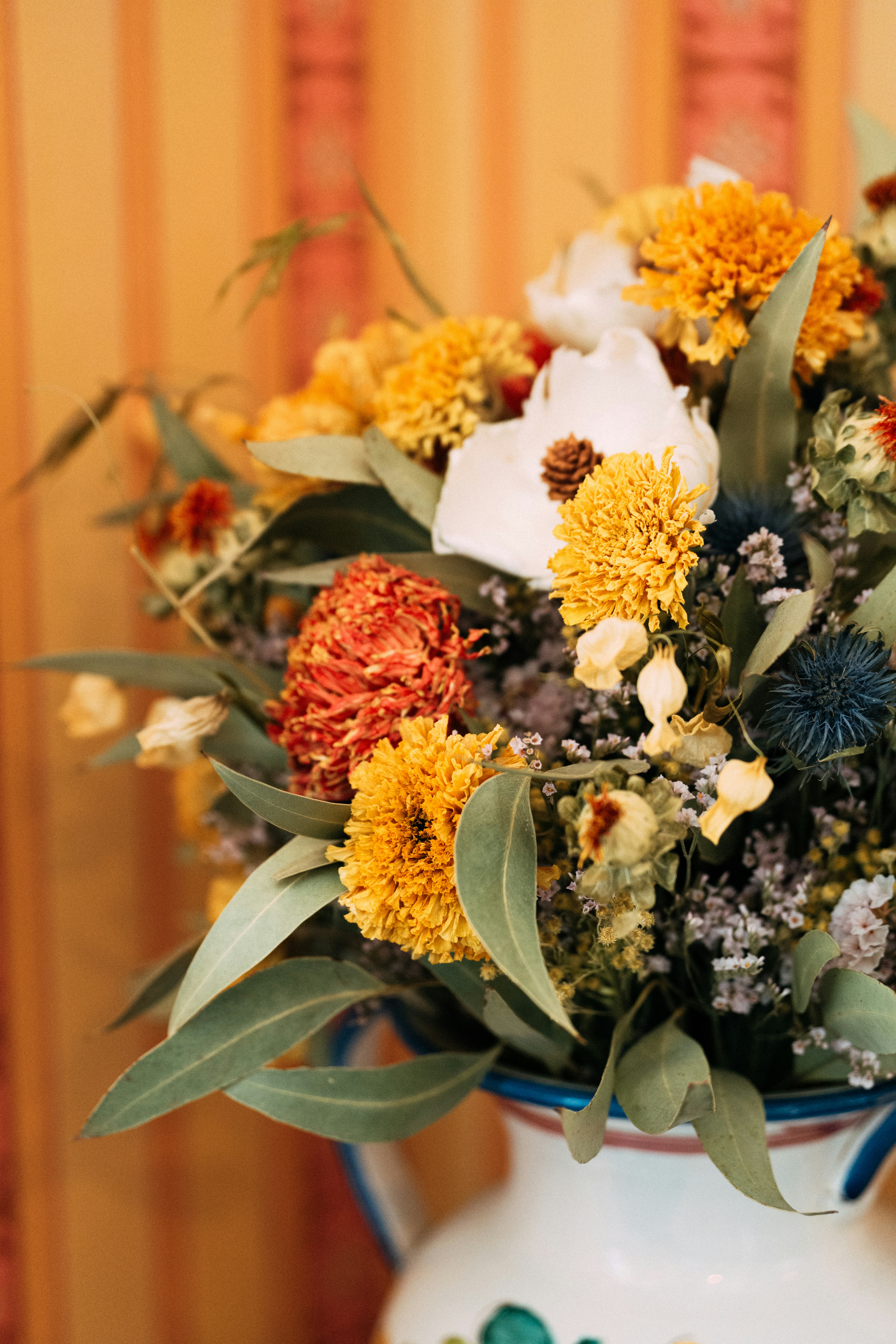 Sunlit Cresponi Bouquet: Golden Blooms Against a Warm Backdrop