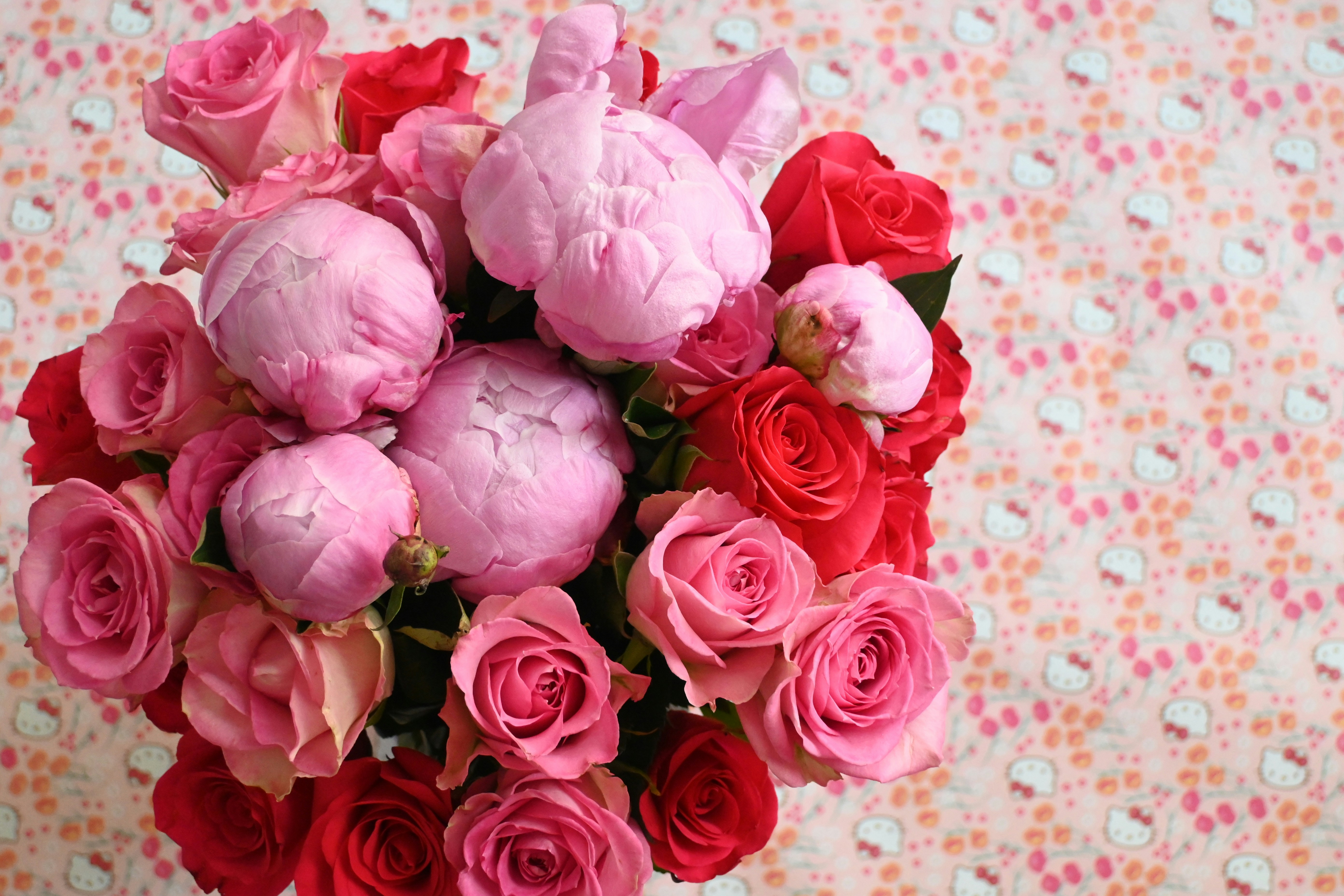 Rosy Bloom Burst: A Close-knot Bouquet of Pink Petals