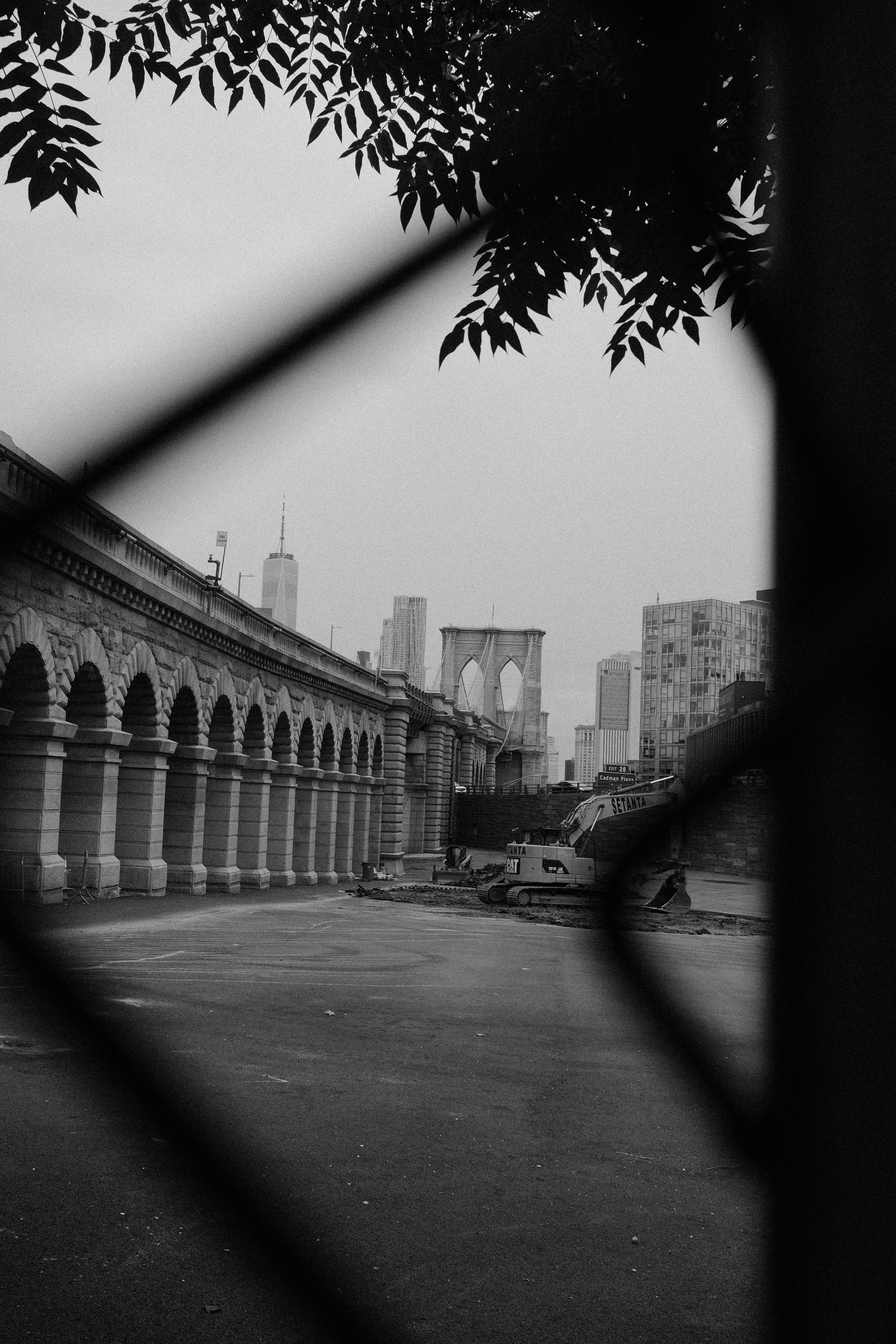 Bridge Lanes and Arcades: A Quiet Urban Fragment in Mono