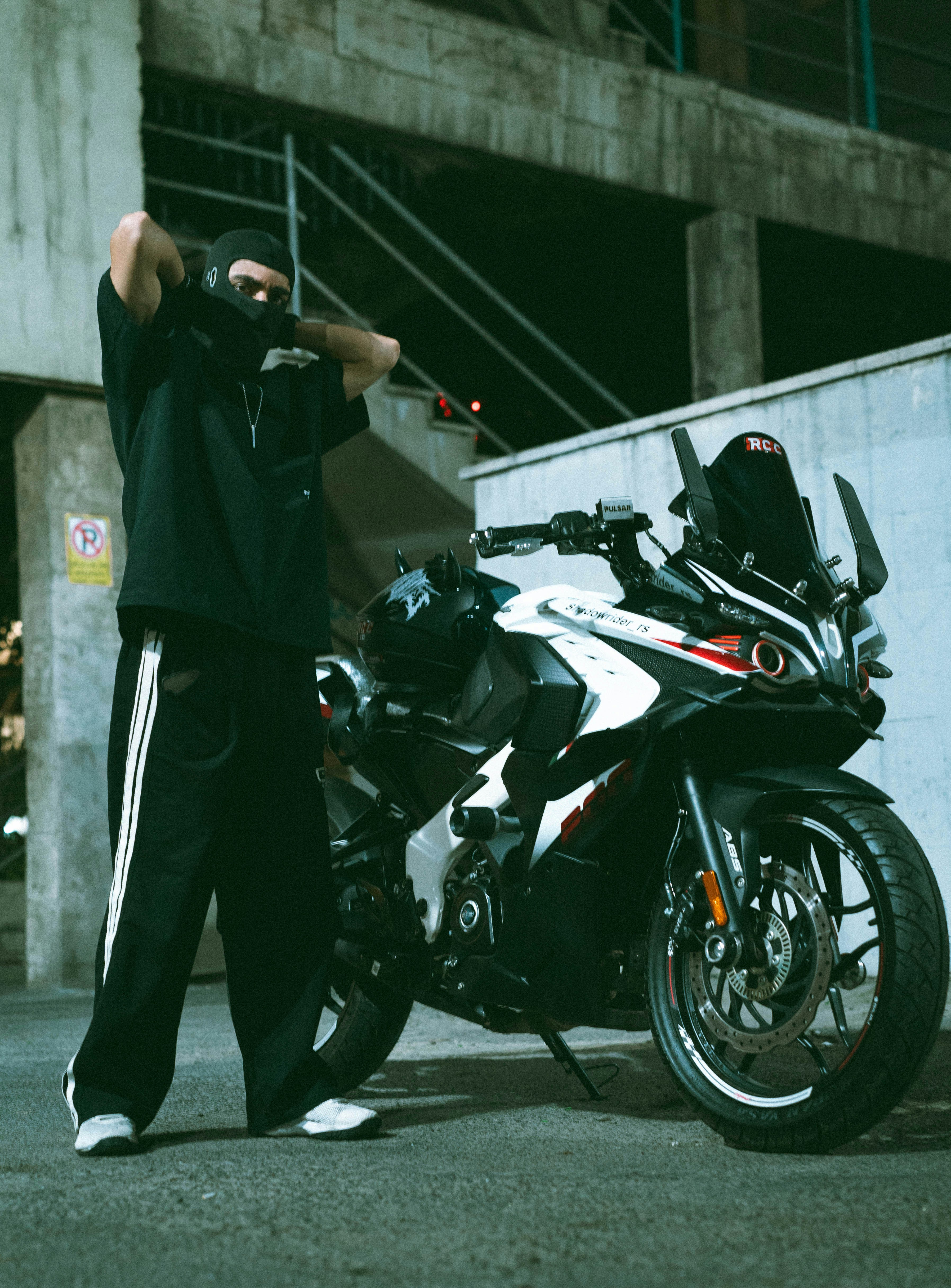 Stance and Steel: A Night Ride with a Beside-You Bike