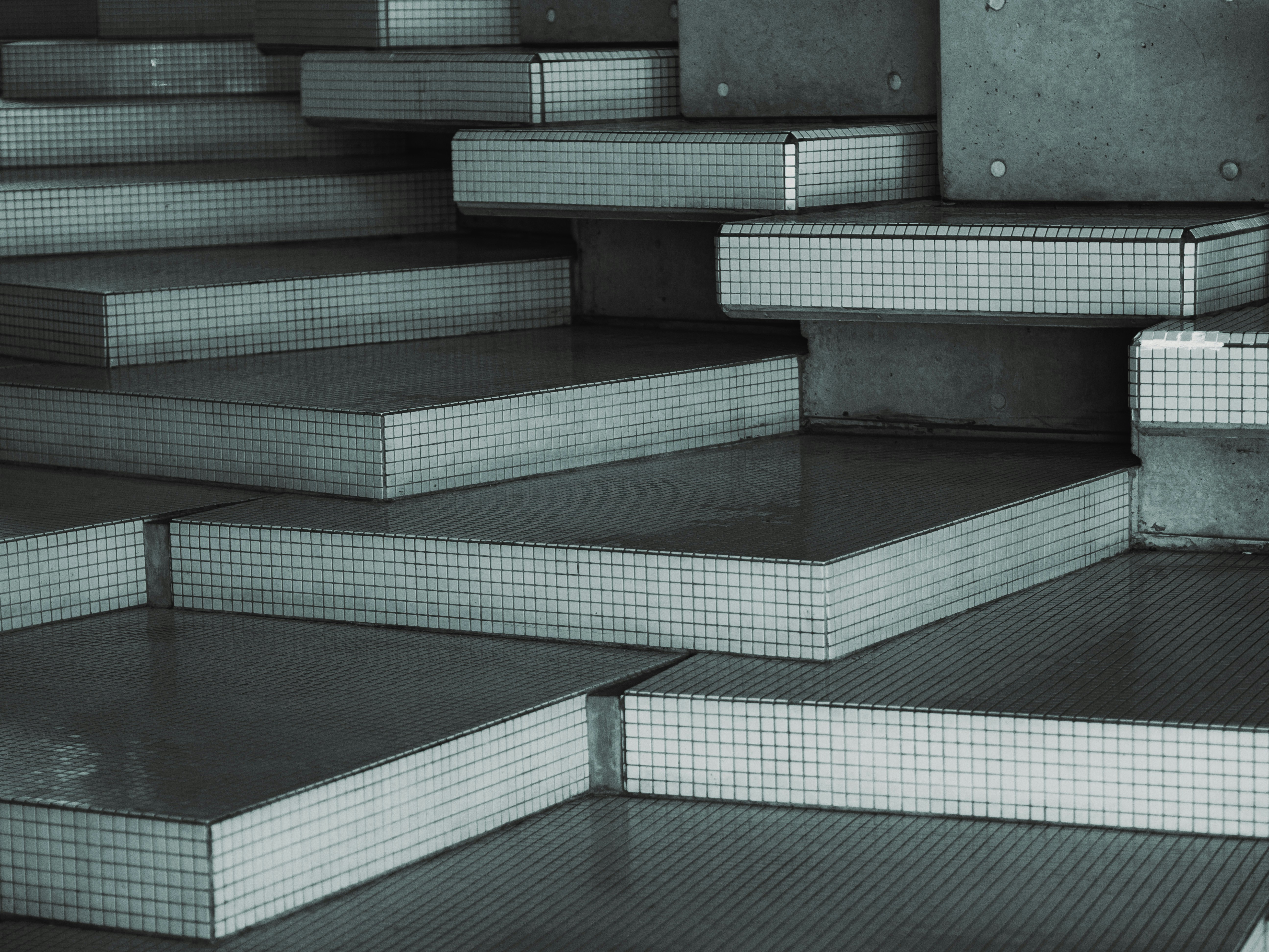 Monochrome Concrete Terraces: Stepwise Geometry in Quiet Light