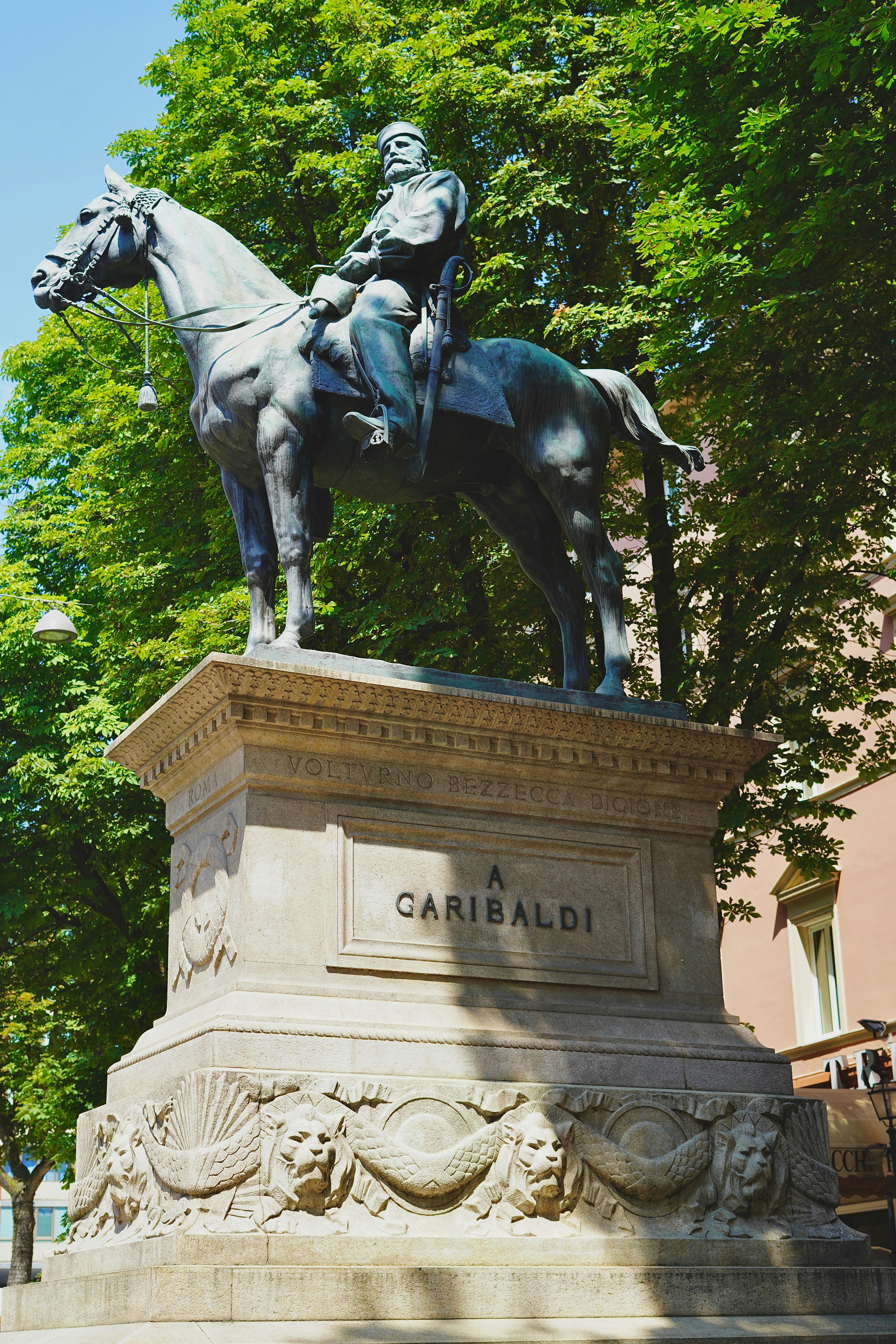 Garibaldi on Horseback: A Monumental Portrait in Sunlit Green